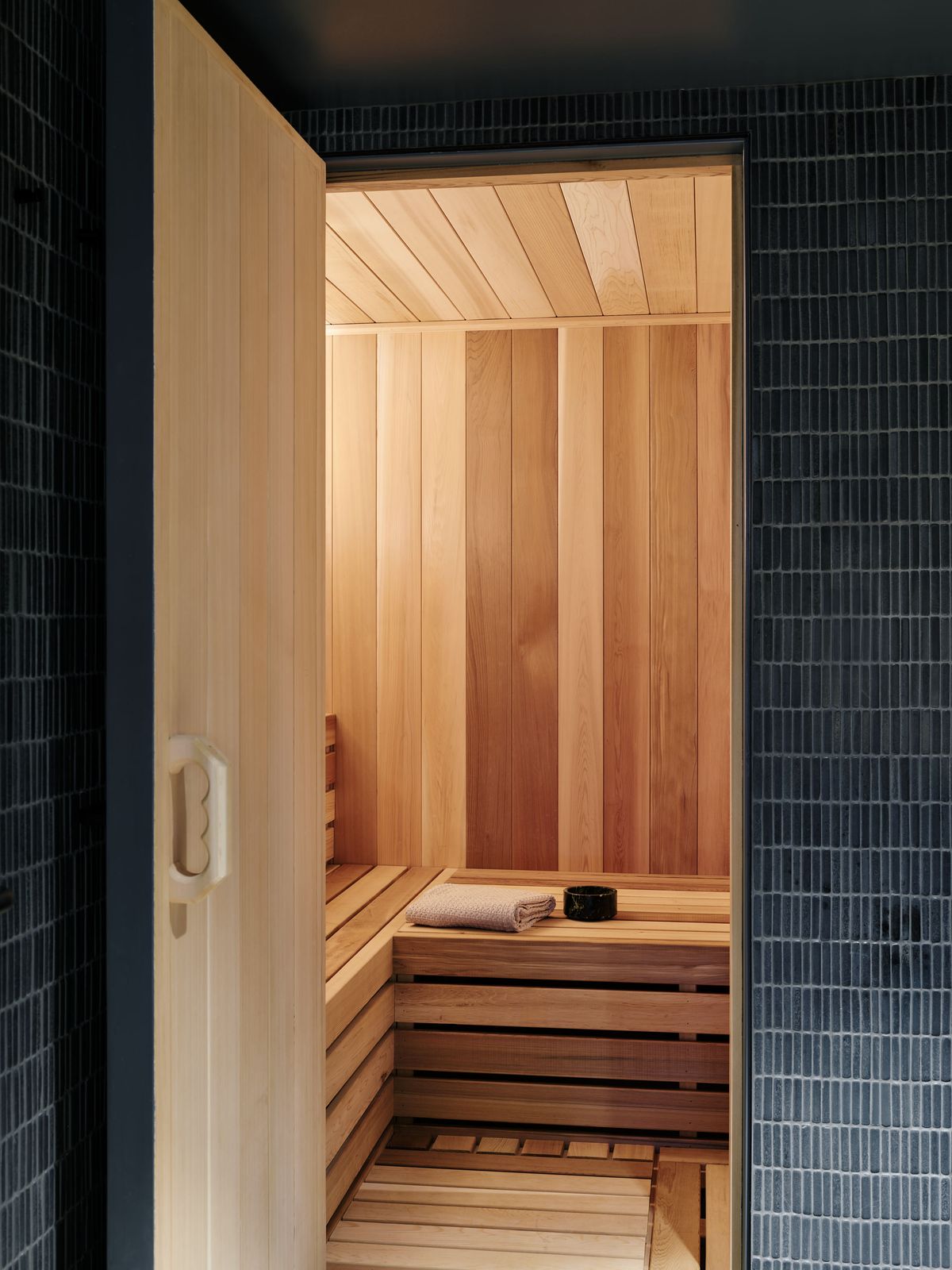 Photo 7 of 9 in How They Pulled It Off: A Former Earthquake Shack ...