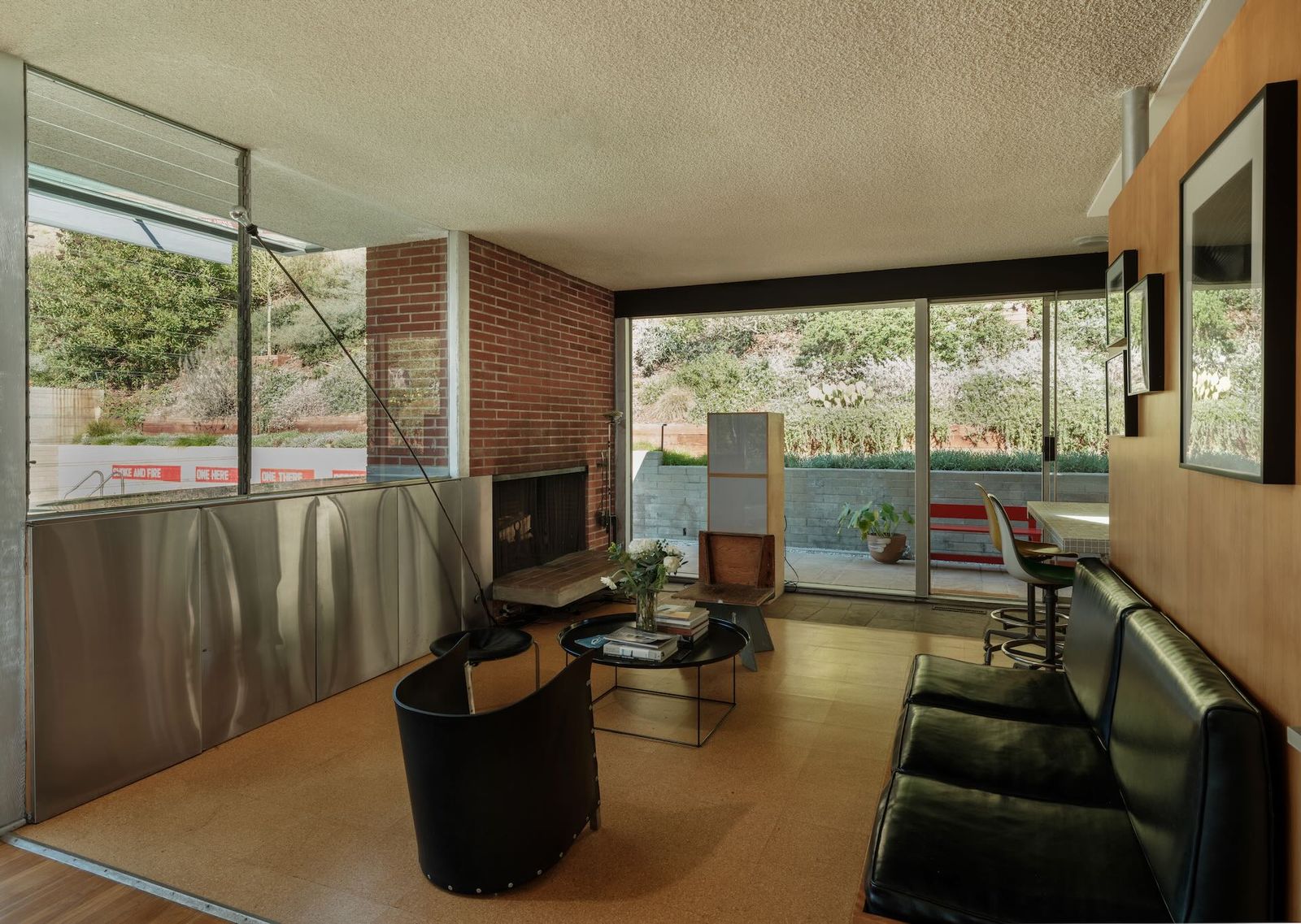 Photo 3 of 13 in Richard Neutra’s Sale House Is on the Market for $5.3M ...