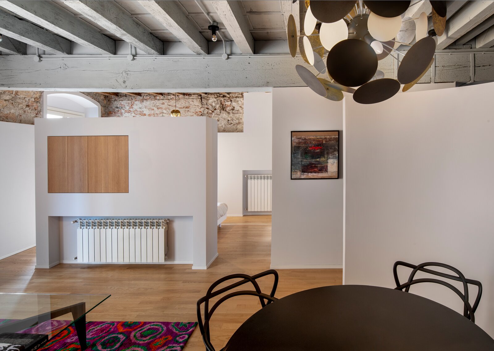 Photo 16 of 30 in Piano Nobile Loft & Round Wall Studio by Ale Preda ...