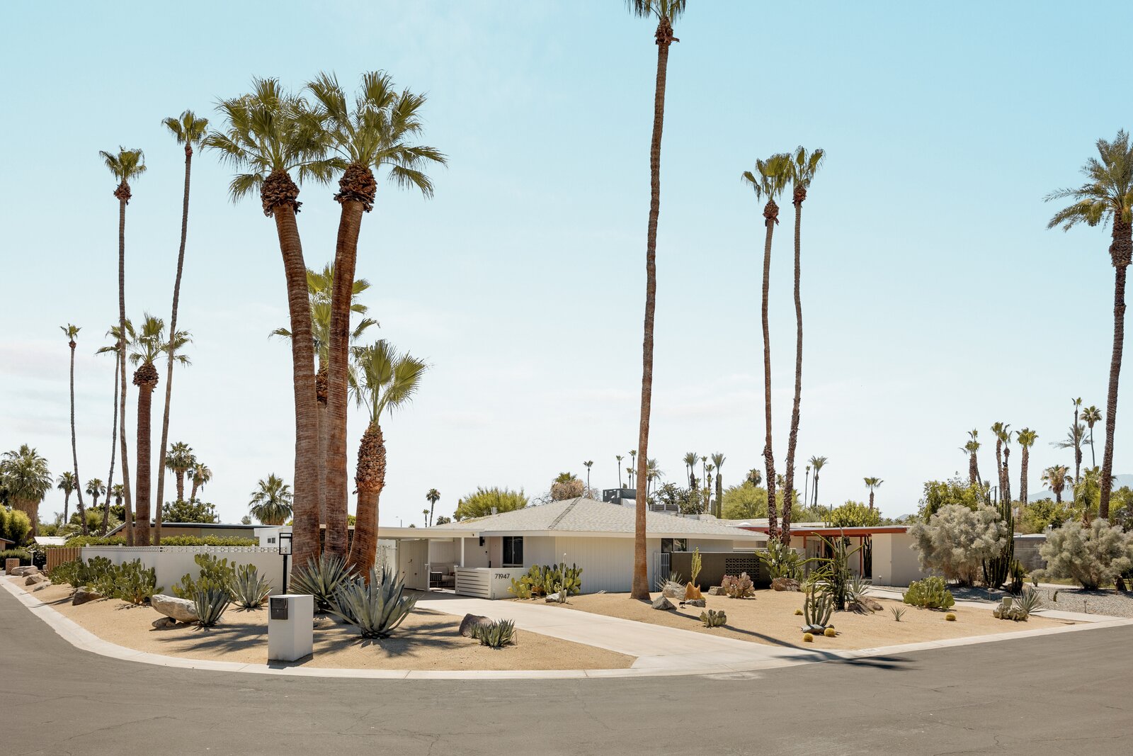 Photo 14 of 16 in Desert Sun House, Richard Leitch AIA 71947 Vista Del ...
