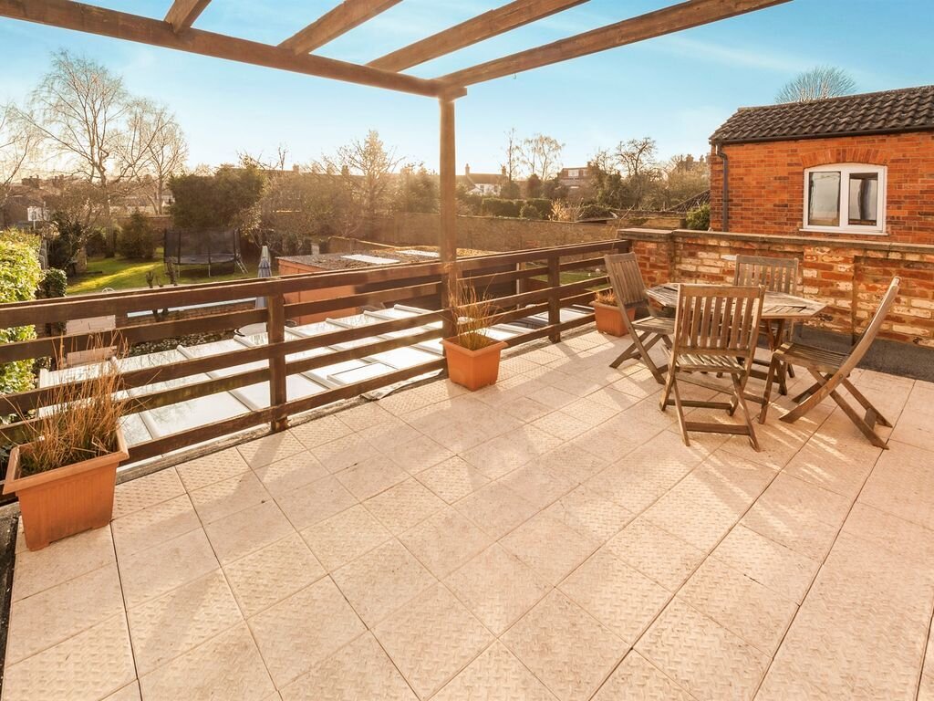 Photo 13 of 15 in Before & After: A Brick Hayloft in England Gets a ...