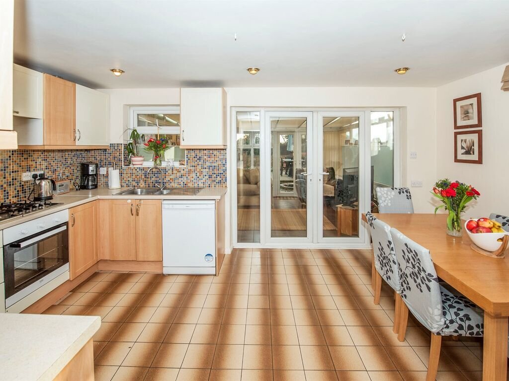 Photo 9 of 15 in Before & After: A Brick Hayloft in England Gets a ...