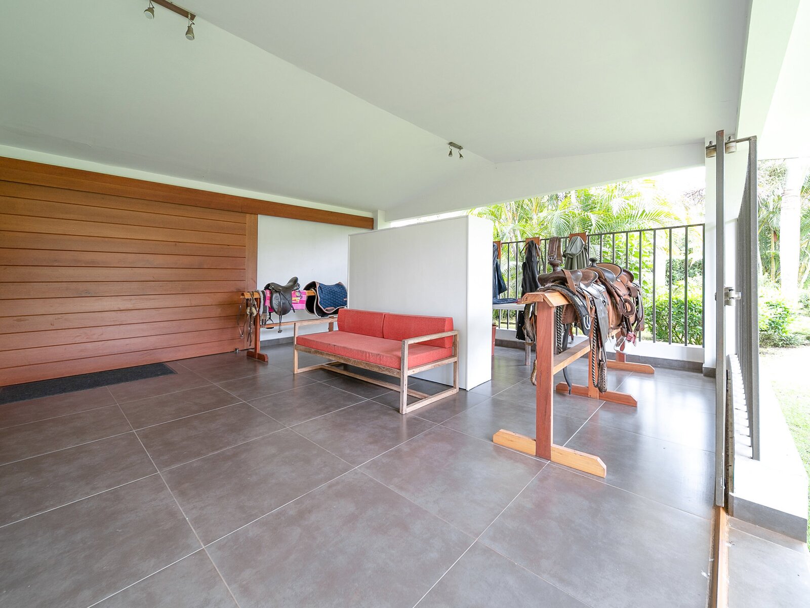Photo 20 of 25 in The Horseshoe House in Panama by Joanne Hatch - Dwell