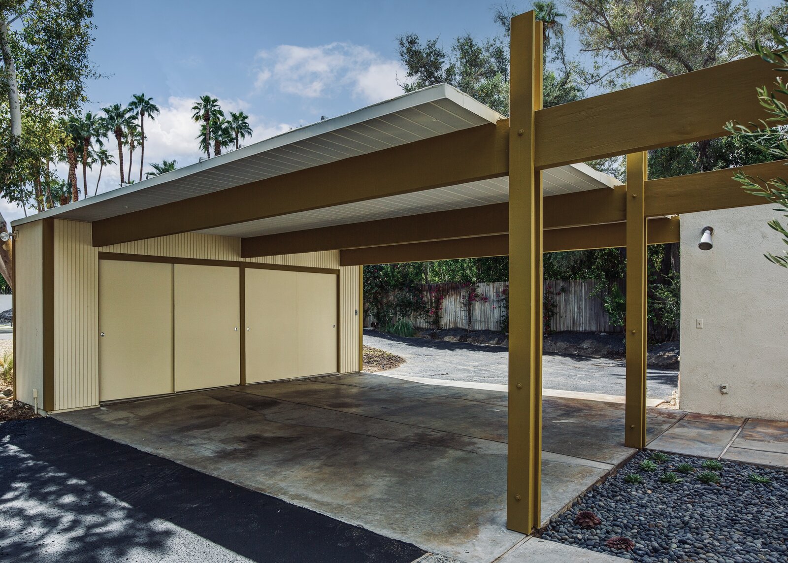 Photo 2 of 12 in A Midcentury-Modern Home in Palm Desert Is Preserved ...