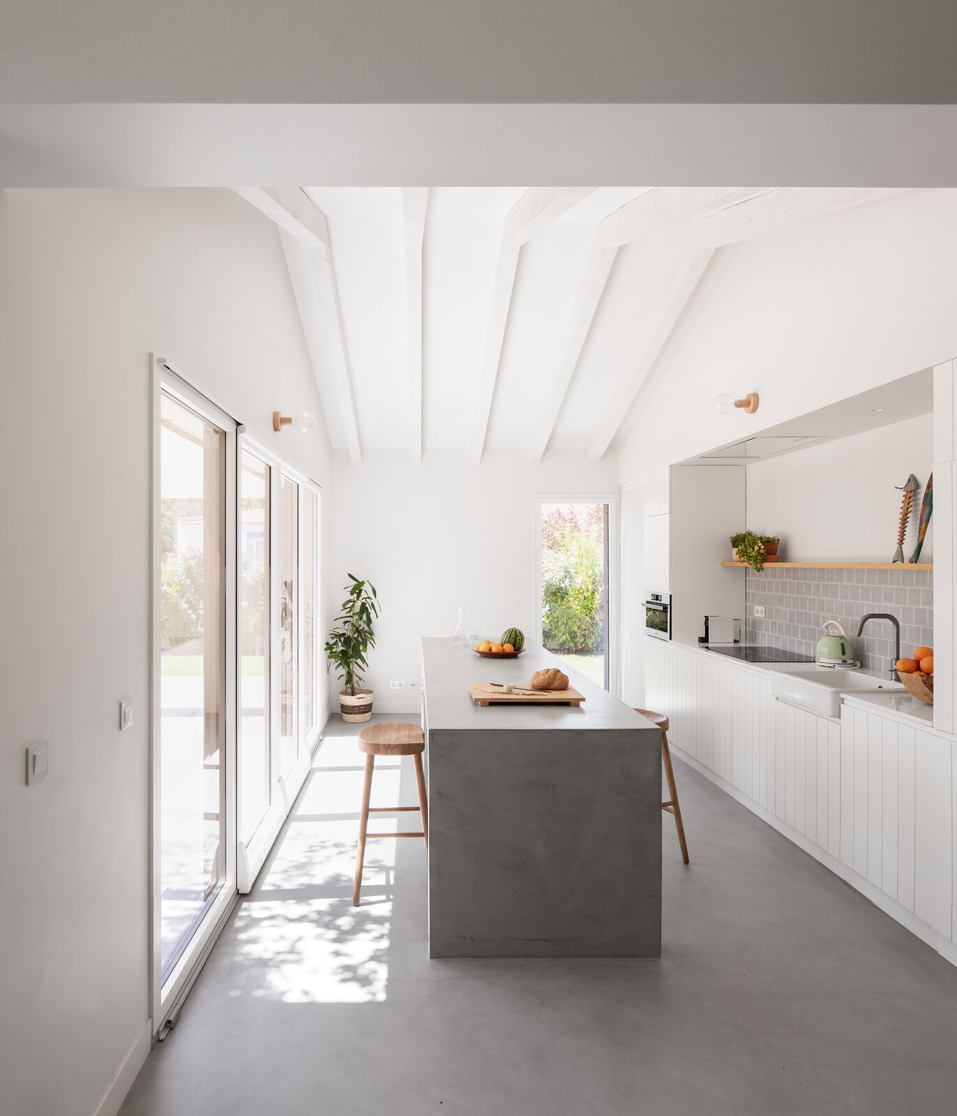 Photo 6 of 21 in A Multifamily Getaway in Portugal Plays With Indoor ...