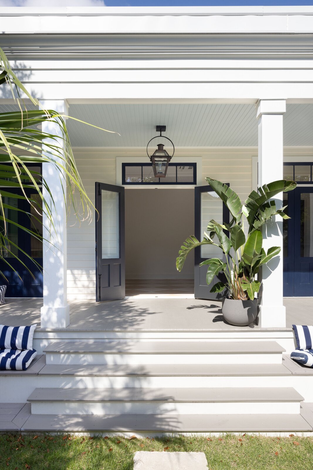 Photo 2 of 6 in St. Charles Poolhouse by Studio BKA Architects - Dwell