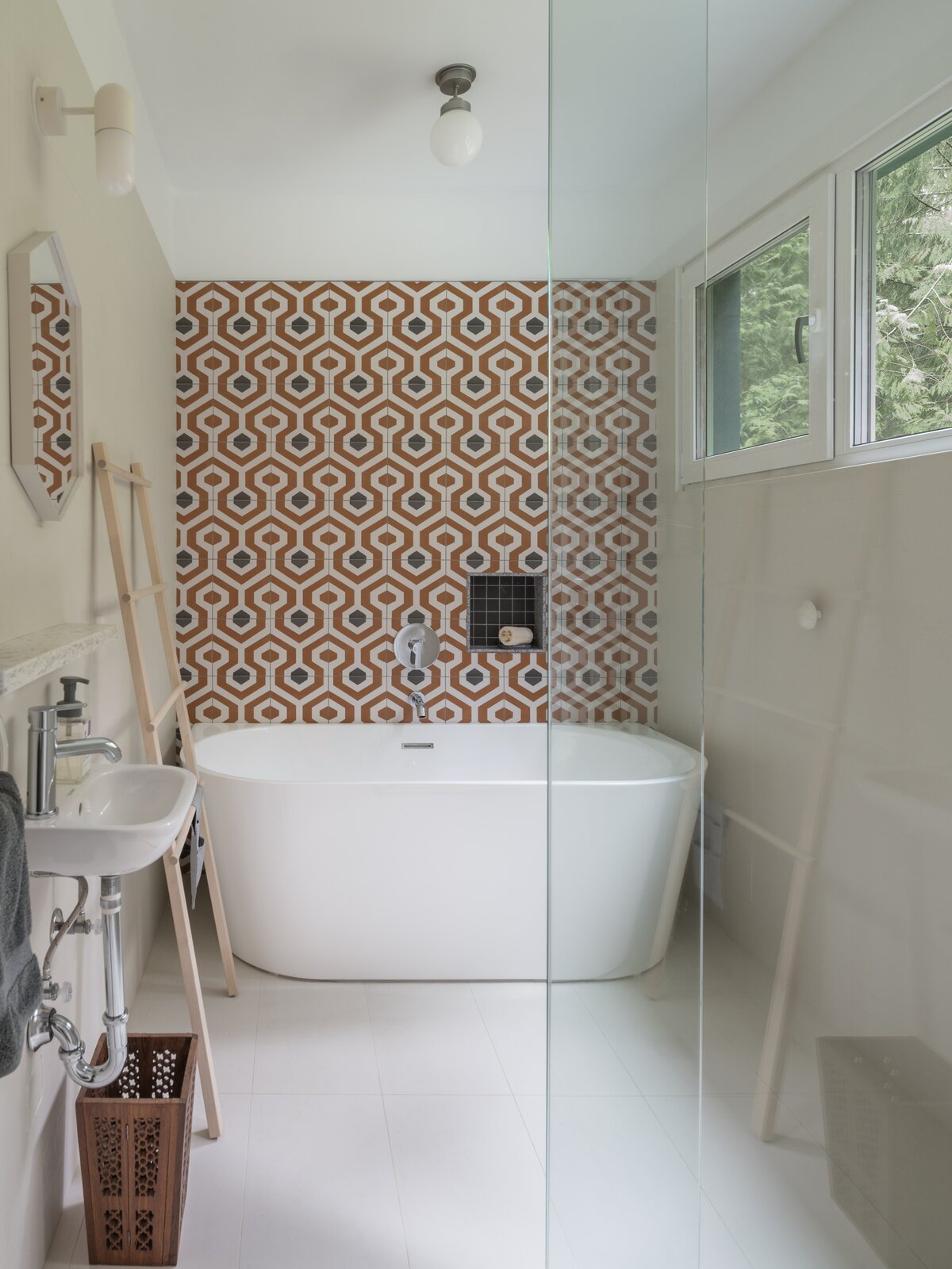 Photo 7 of 12 in Tuwanek Forest Retreat by Sharif Senbel - Dwell