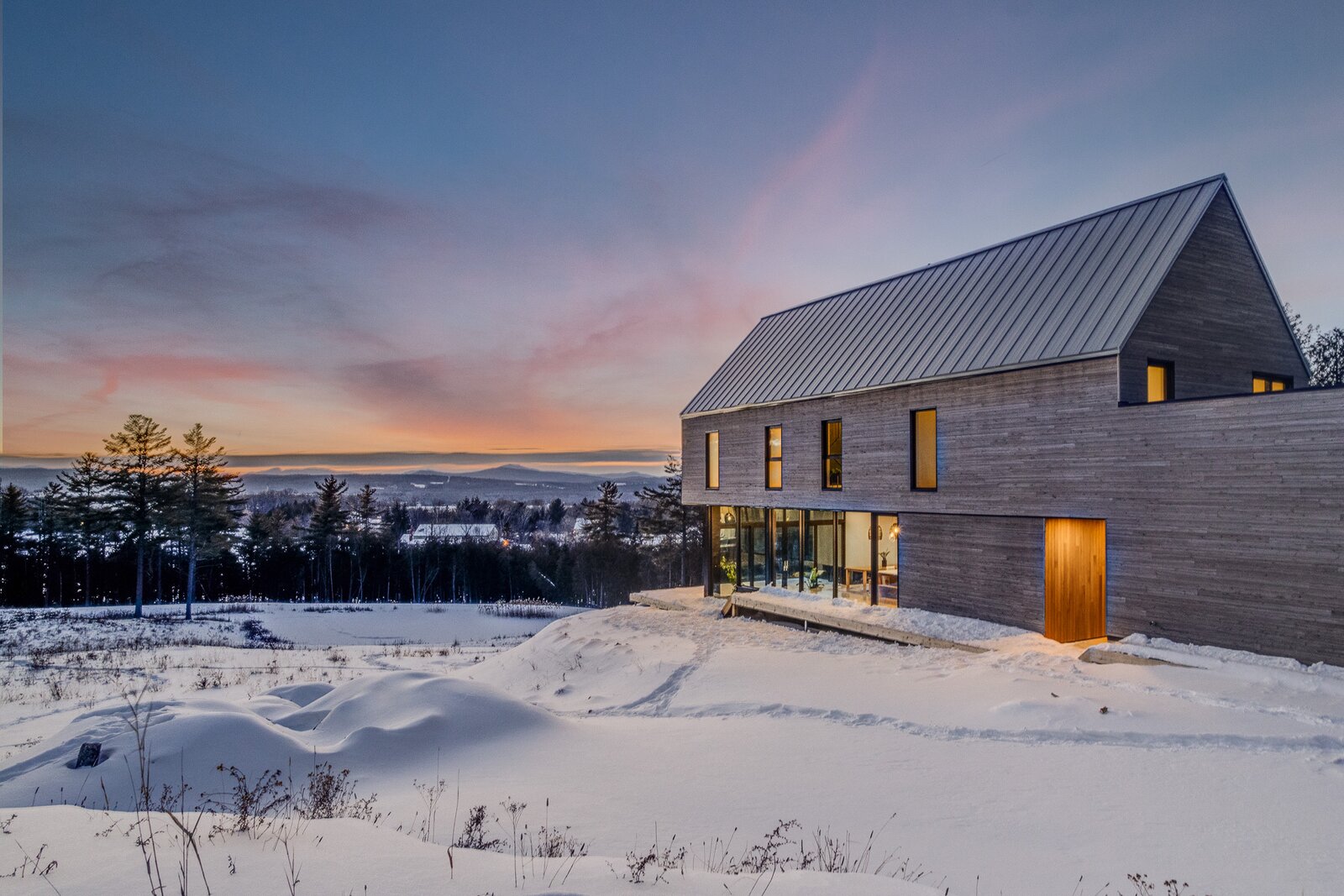 Photo 6 of 44 in The Scandinavian on a Pond by Construction Memphré - Dwell