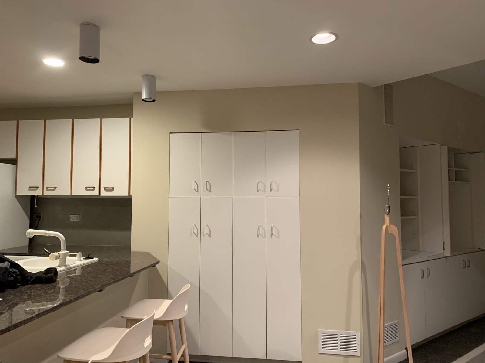 Photo 16 of 21 in Lake Forest Remodel by Diane Zabich - Dwell