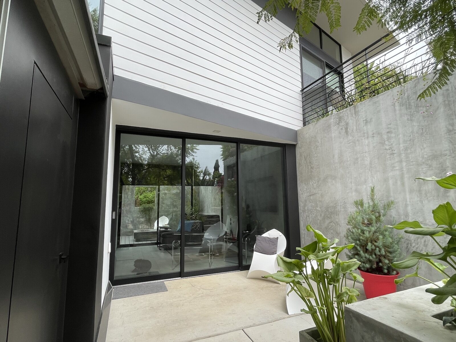 Photo 4 of 21 in Hillside ADU in Los Angeles Incorporates Steep Terrain ...