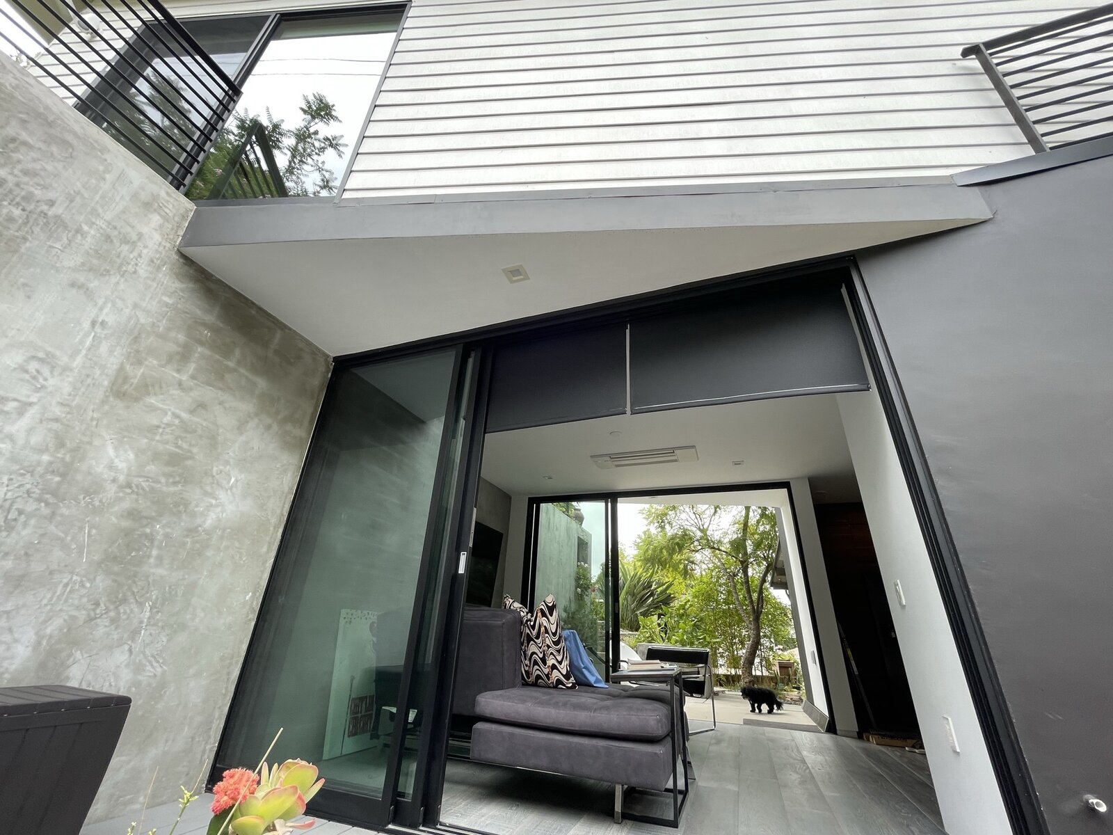 Photo 14 of 21 in Hillside ADU in Los Angeles Incorporates Steep ...