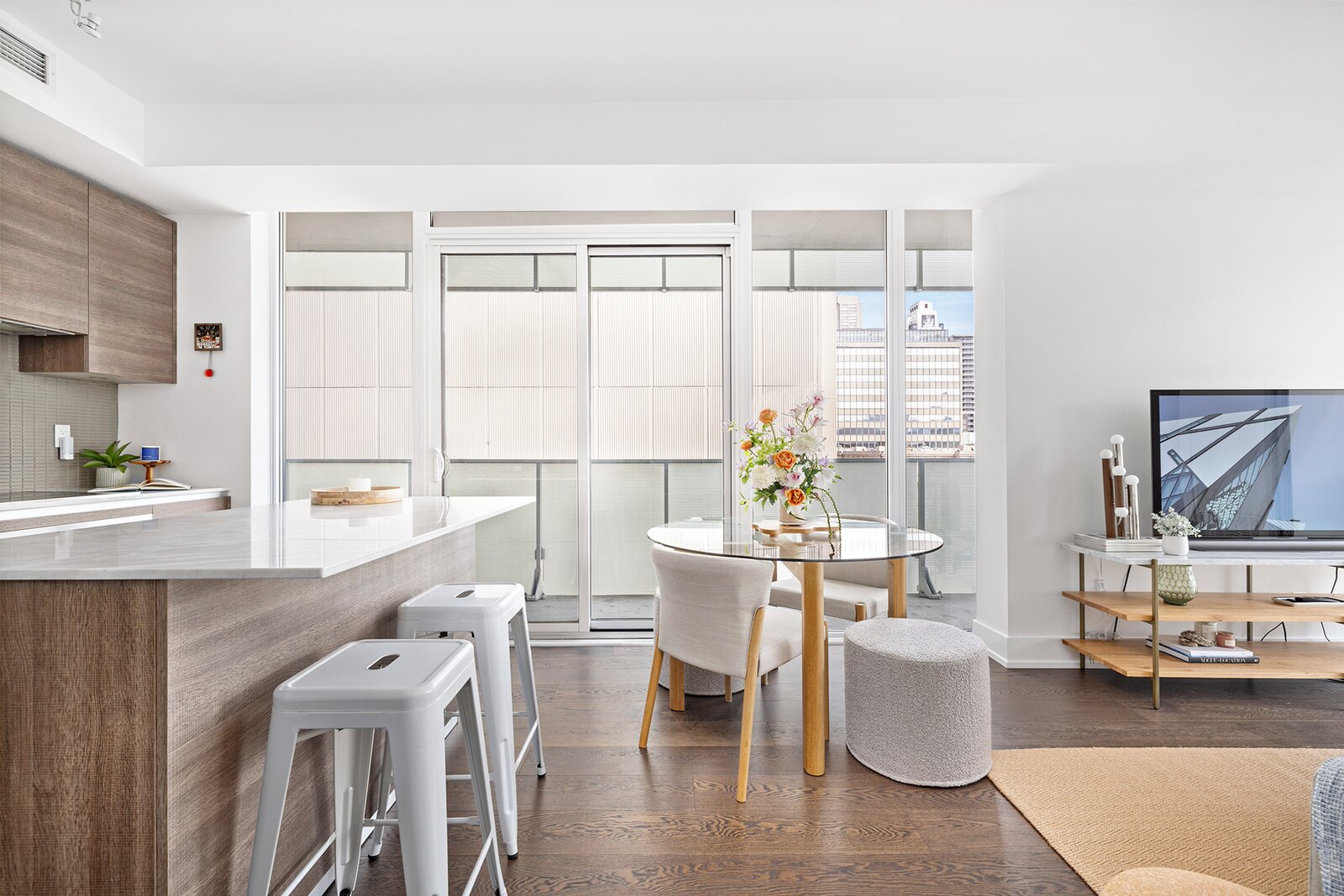 Photo 5 of 9 in Toronto flat with landmark views of the Royal Ontario ...