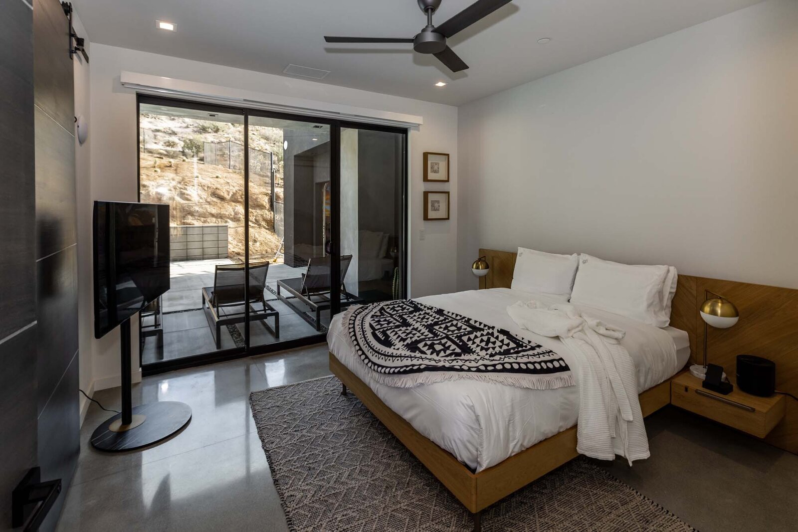Photo 16 of 17 in Modern Oasis in Joshua Tree by Matt Kowalewski - Dwell