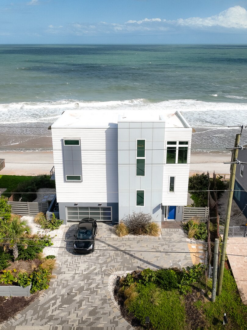 Photo 5 of 11 in Modern Beach House in Ponte Vedra by Matt Kowalewski ...