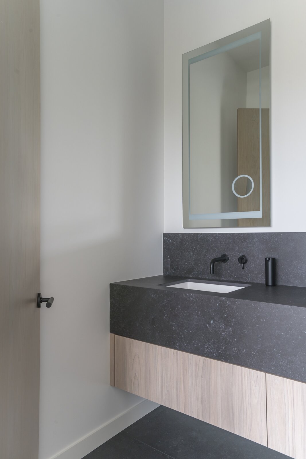 Photo 7 of 18 in Kauer Beach House by MacKenzie Kauer - Dwell