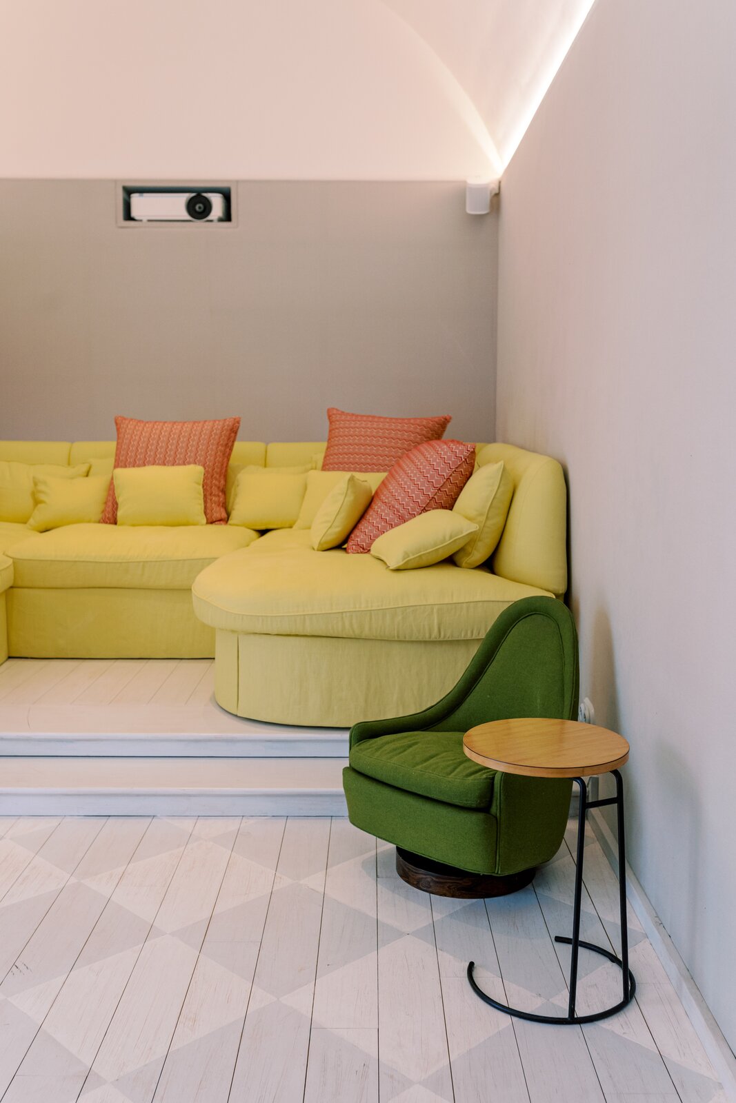 Sunken lounge (5 Photos) - Dwell