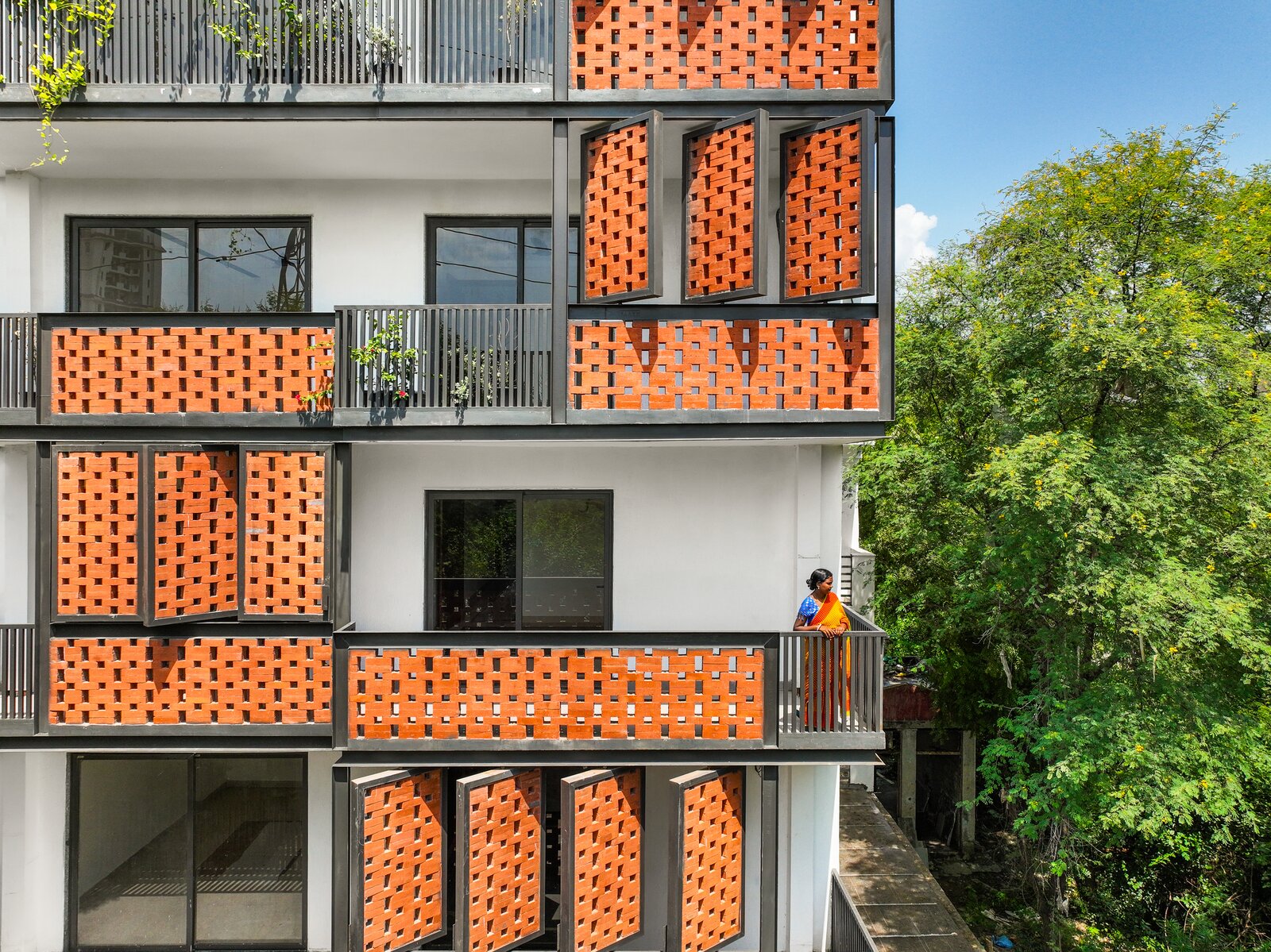 Photo 4 of 17 in The Kinetic Façade Residence by AVG Architecture En ...