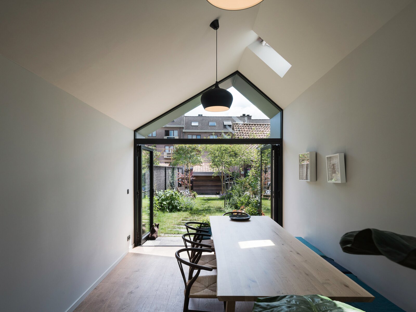 Photo 6 of 11 in An Extension With a Pool Links a Narrow Belgian Home ...