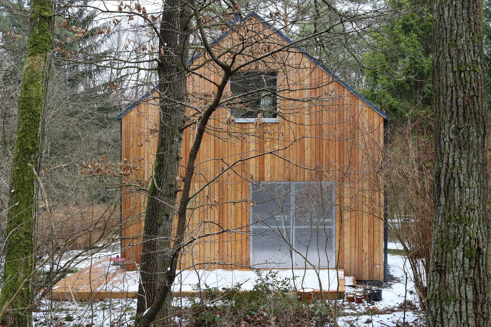 Photo 12 of 15 in A Cute Cabin Serves Up the Simple Life for a Couple ...