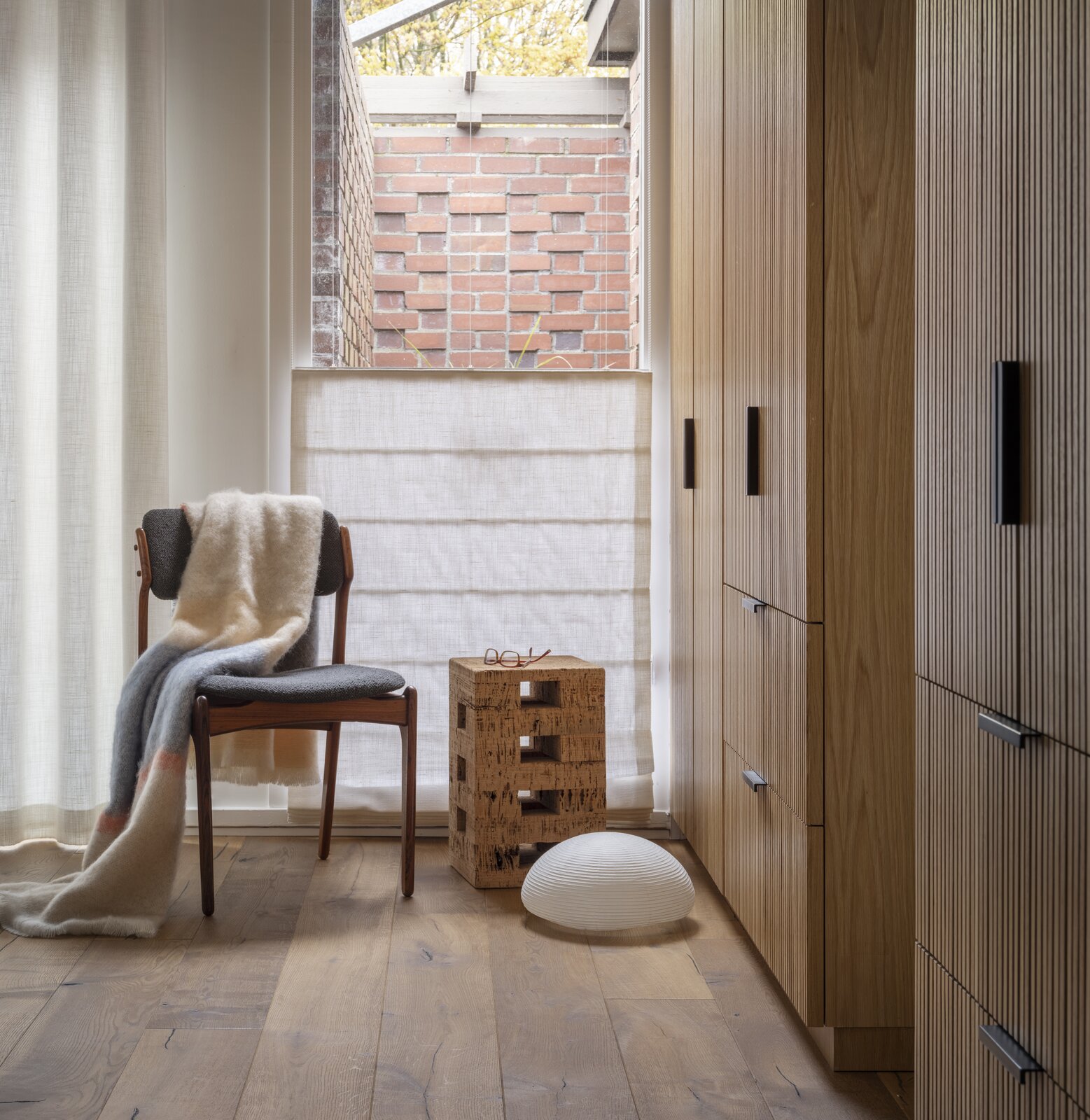 Photo 2 of 11 in A Refreshed Midcentury Seattle House Keeps the Details ...