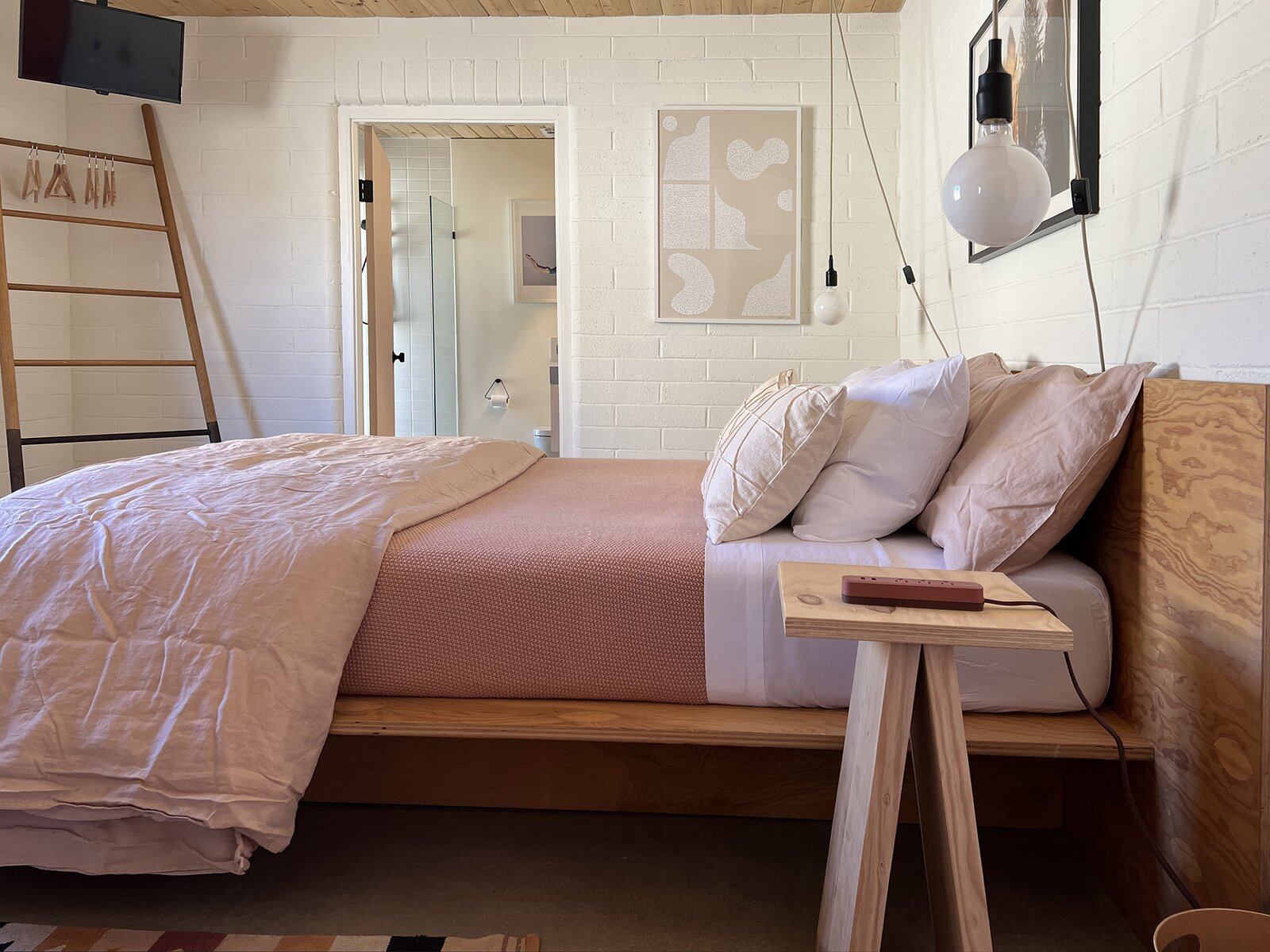 Photo 10 of 16 in Budget Breakdown: A Dilapidated Desert House Springs ...