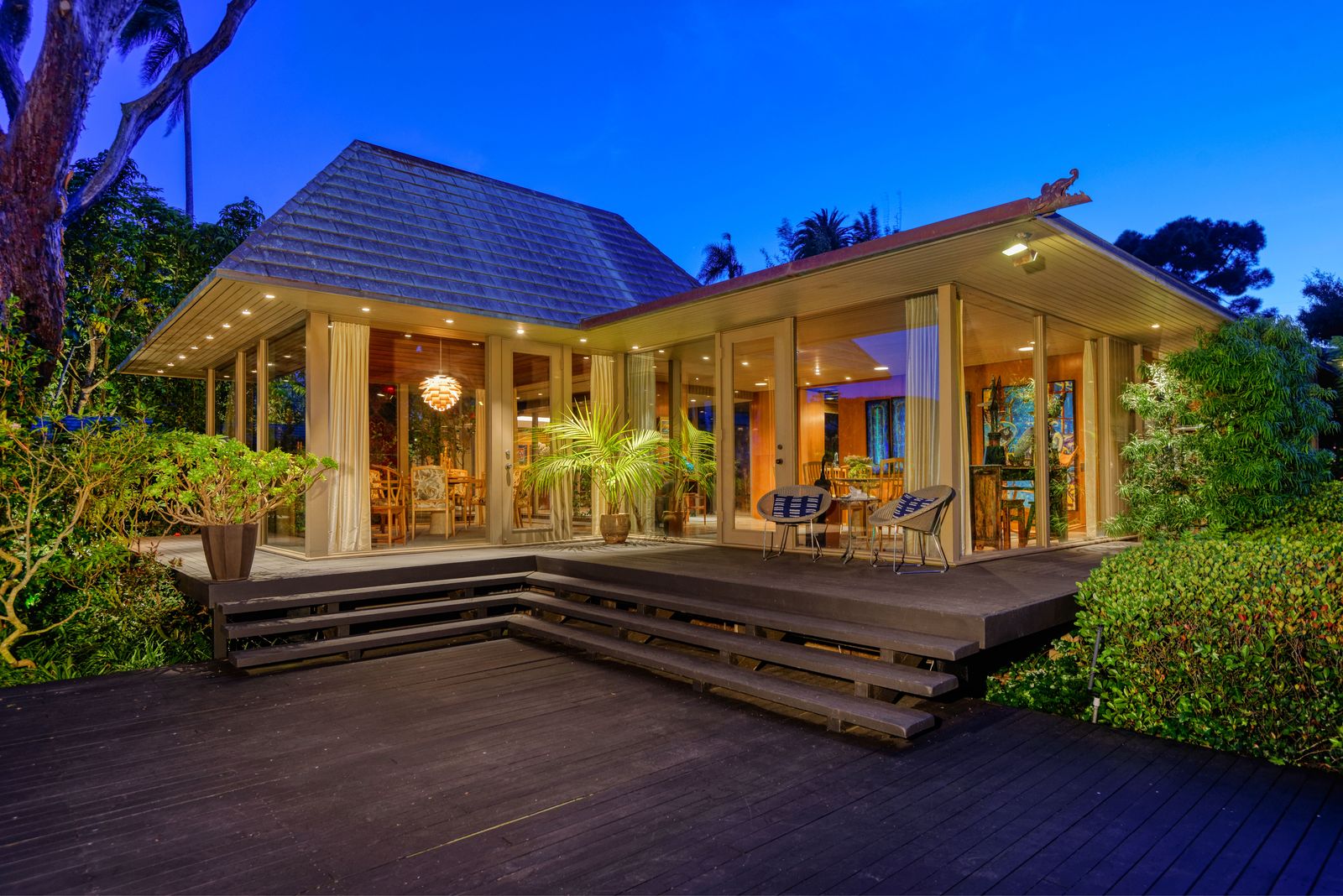 Photo 7 of 10 in LANDMARK MID CENTURY MODERN ESTATE by Elizabeth ...