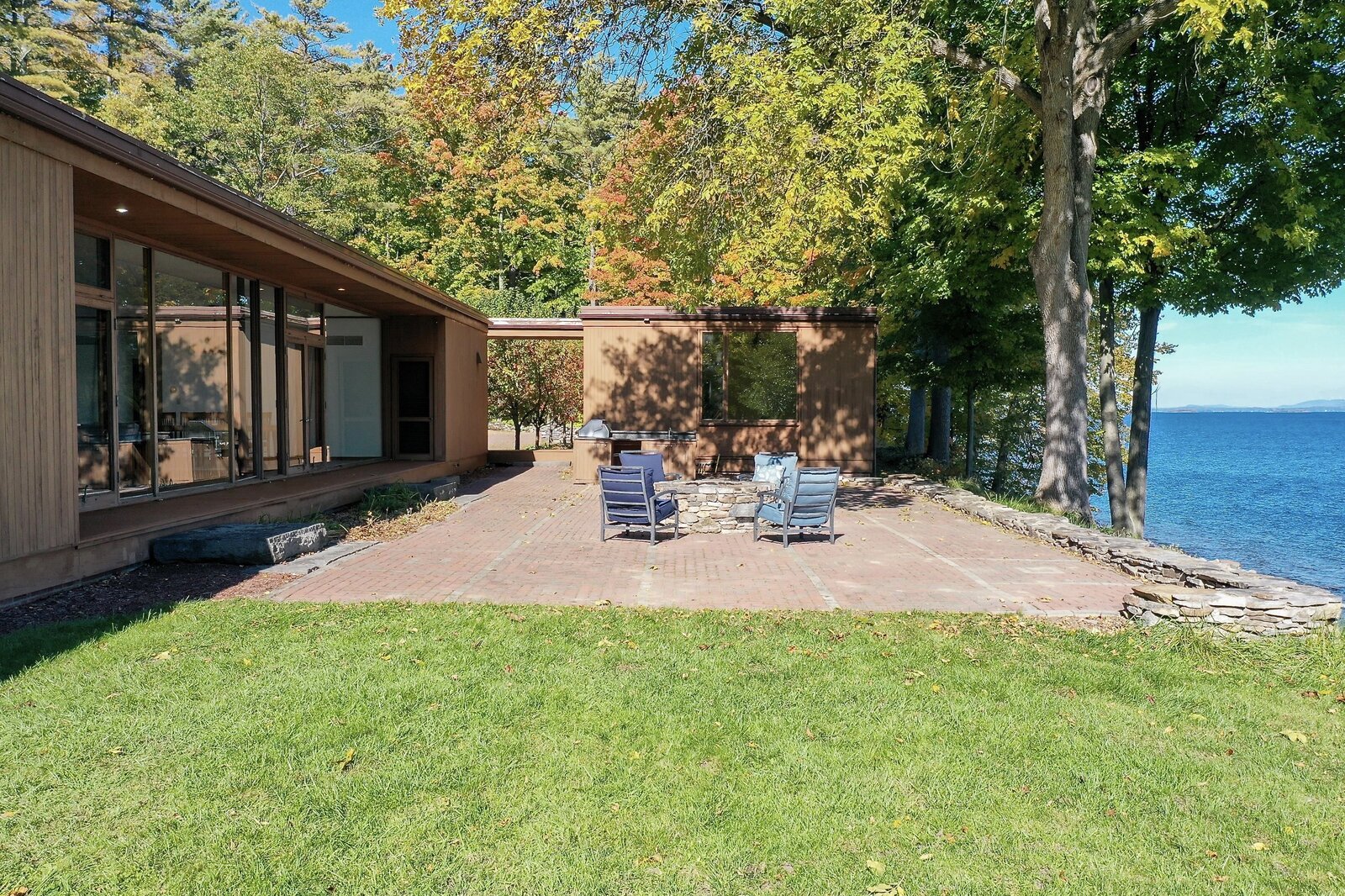 Photo 4 of 32 in Philip Johnson Designed House on Lake Champlain by ...