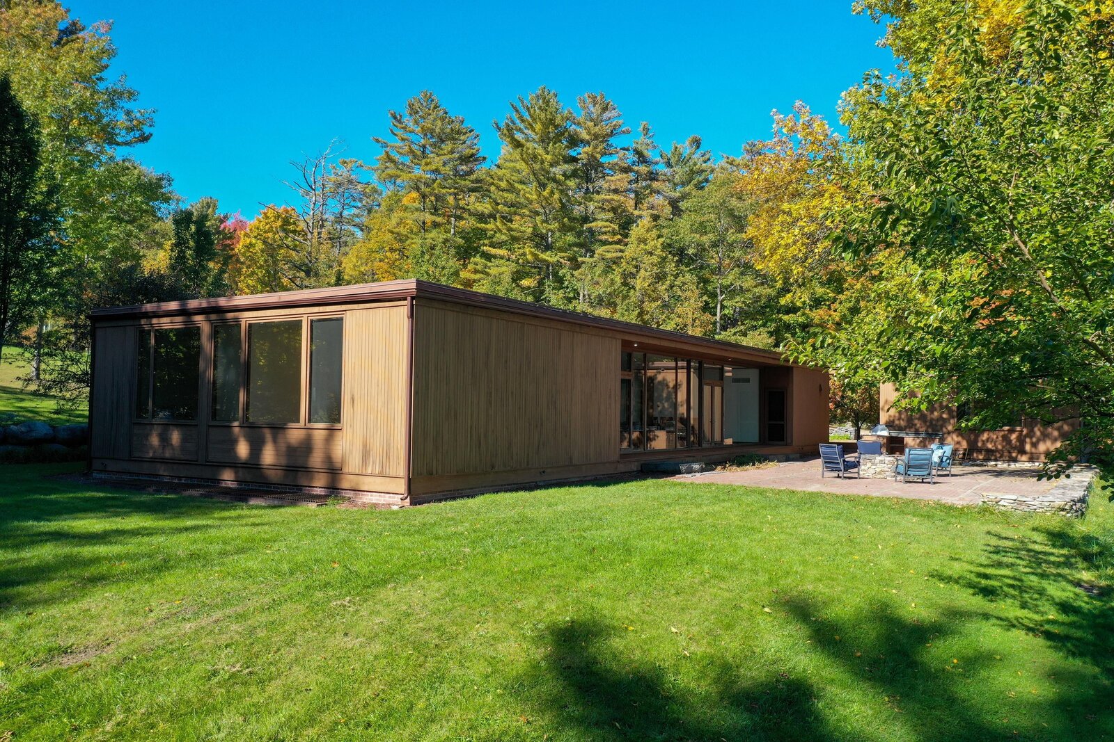 Photo 5 of 32 in Philip Johnson Designed House on Lake Champlain by ...