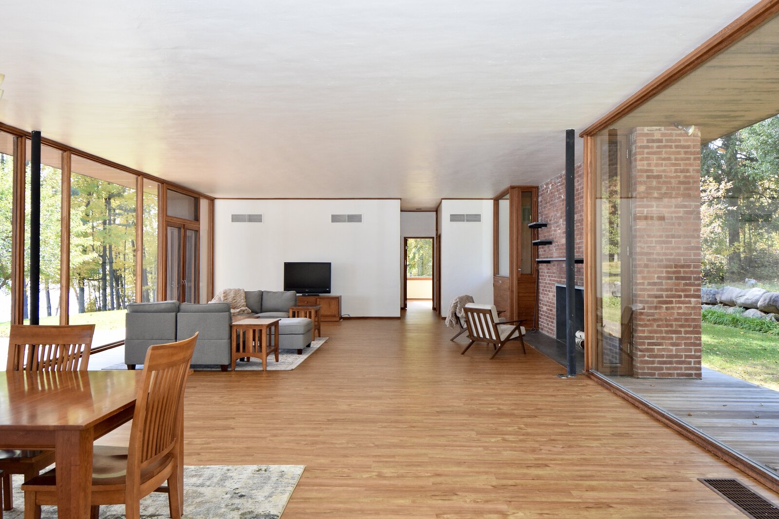 Photo 9 of 32 in Philip Johnson Designed House on Lake Champlain by ...