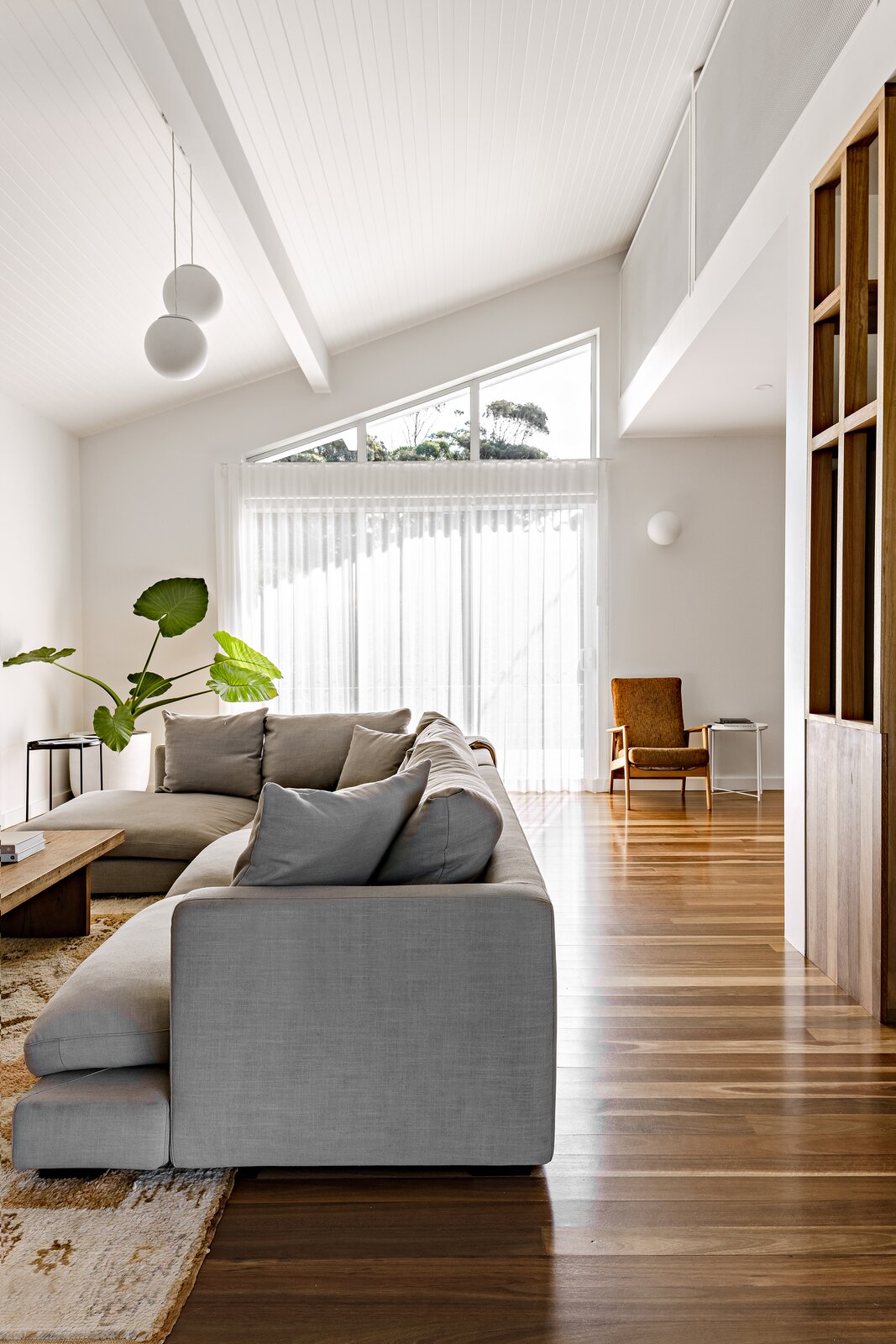 Photo 6 of 12 in A ’70s Beach House in Australia Goes From Basic to ...