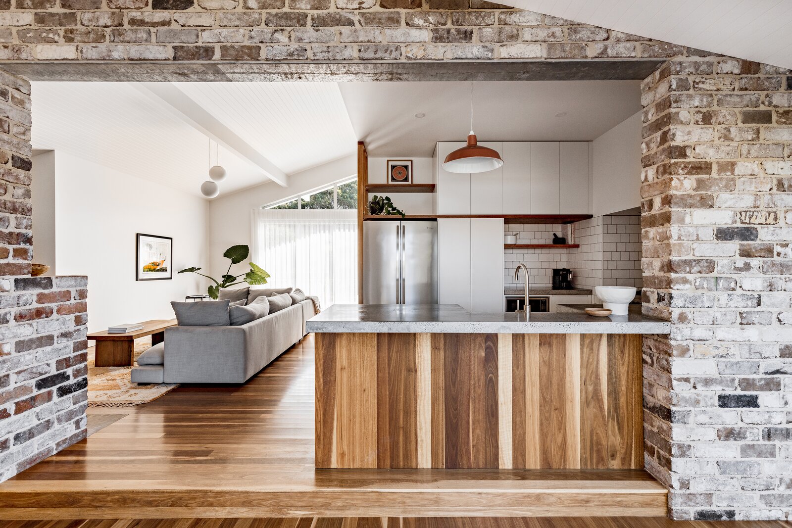 Photo 4 of 12 in A ’70s Beach House in Australia Goes From Basic to ...