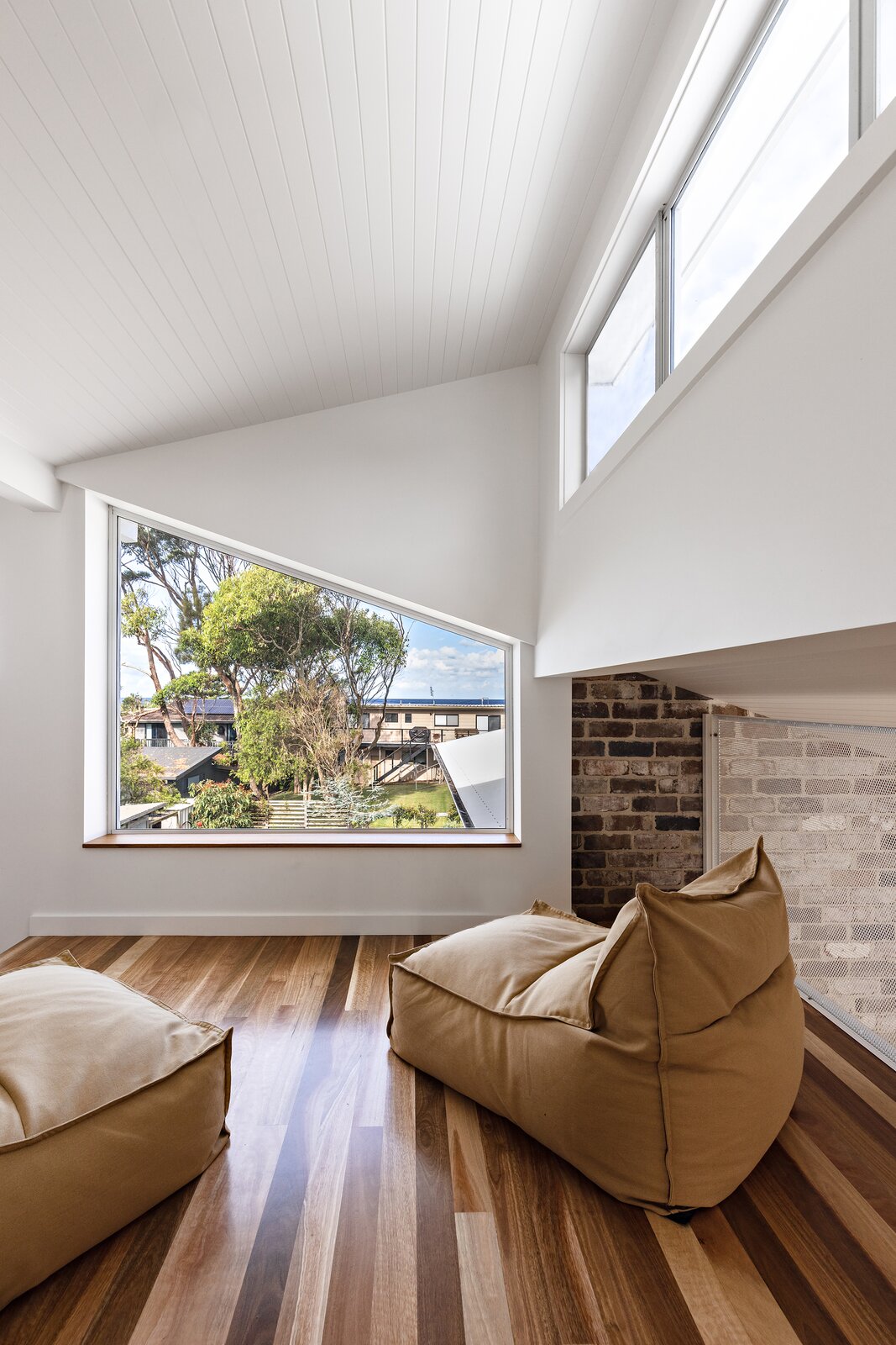 Photo 10 of 12 in A ’70s Beach House in Australia Goes From Basic to ...