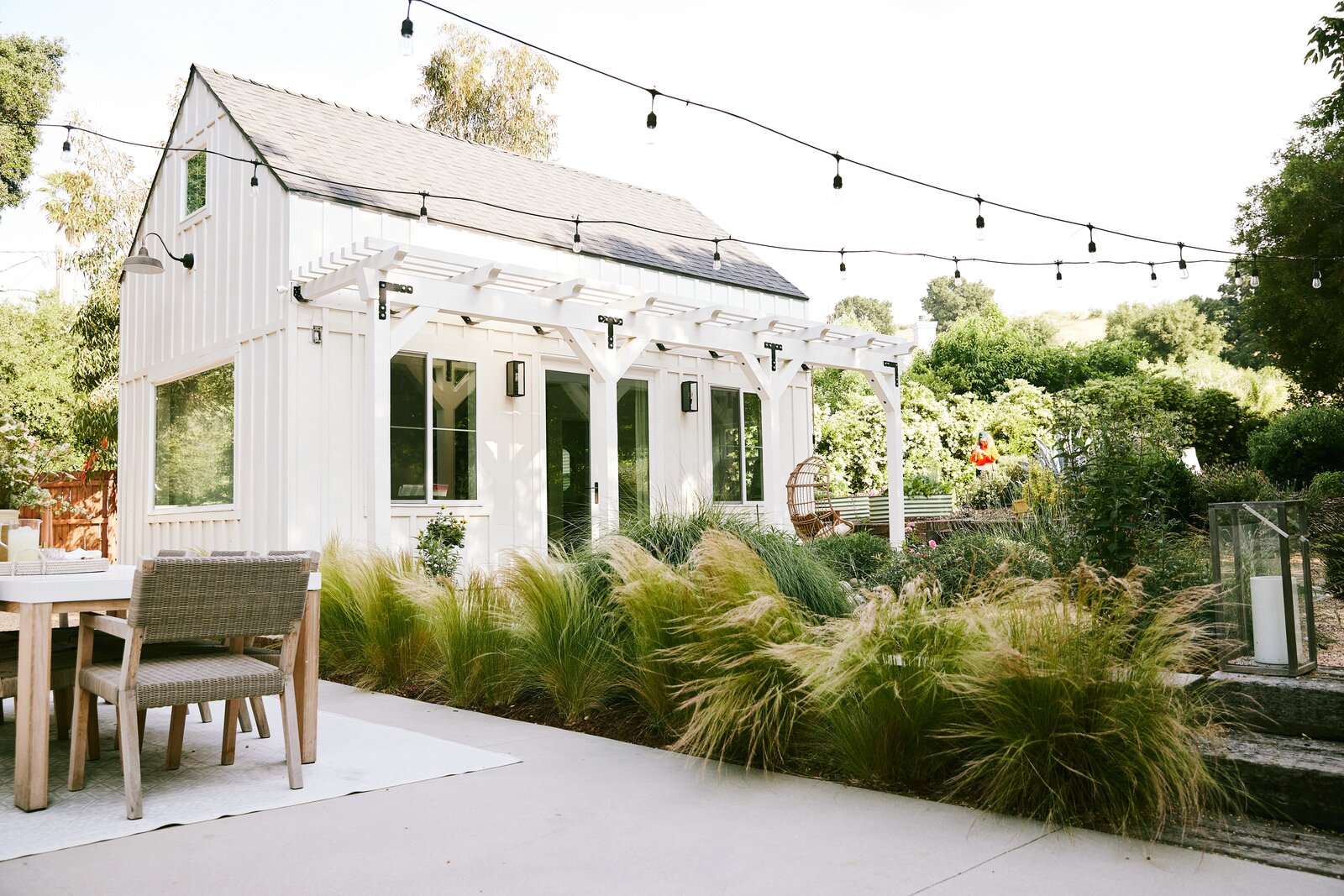 Photo 5 of 10 in Modern Farmhouse with Rewilded Backyard by Yardzen - Dwell