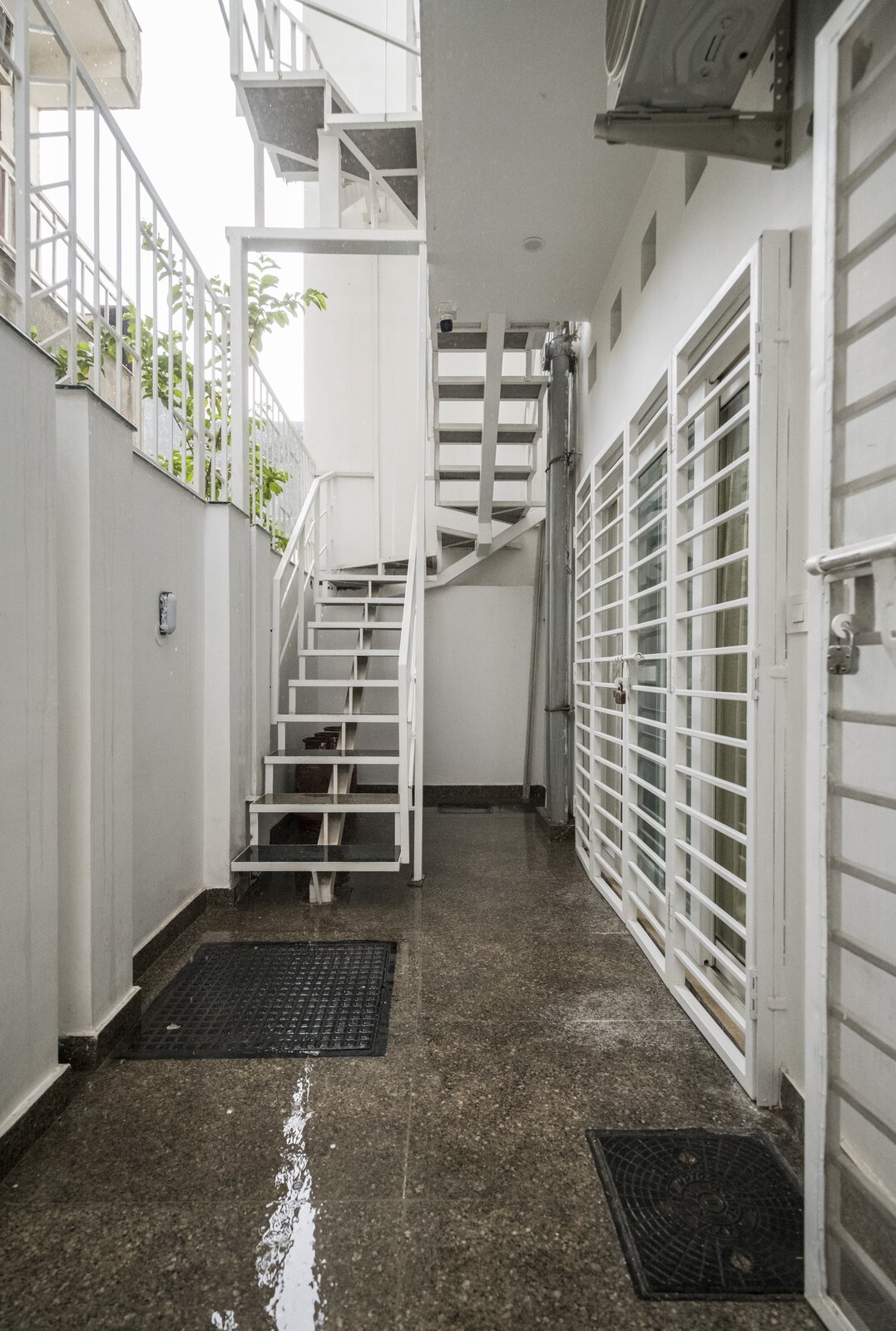 Photo 1 of 46 in White Screen House by Roshni Rastogi - Dwell