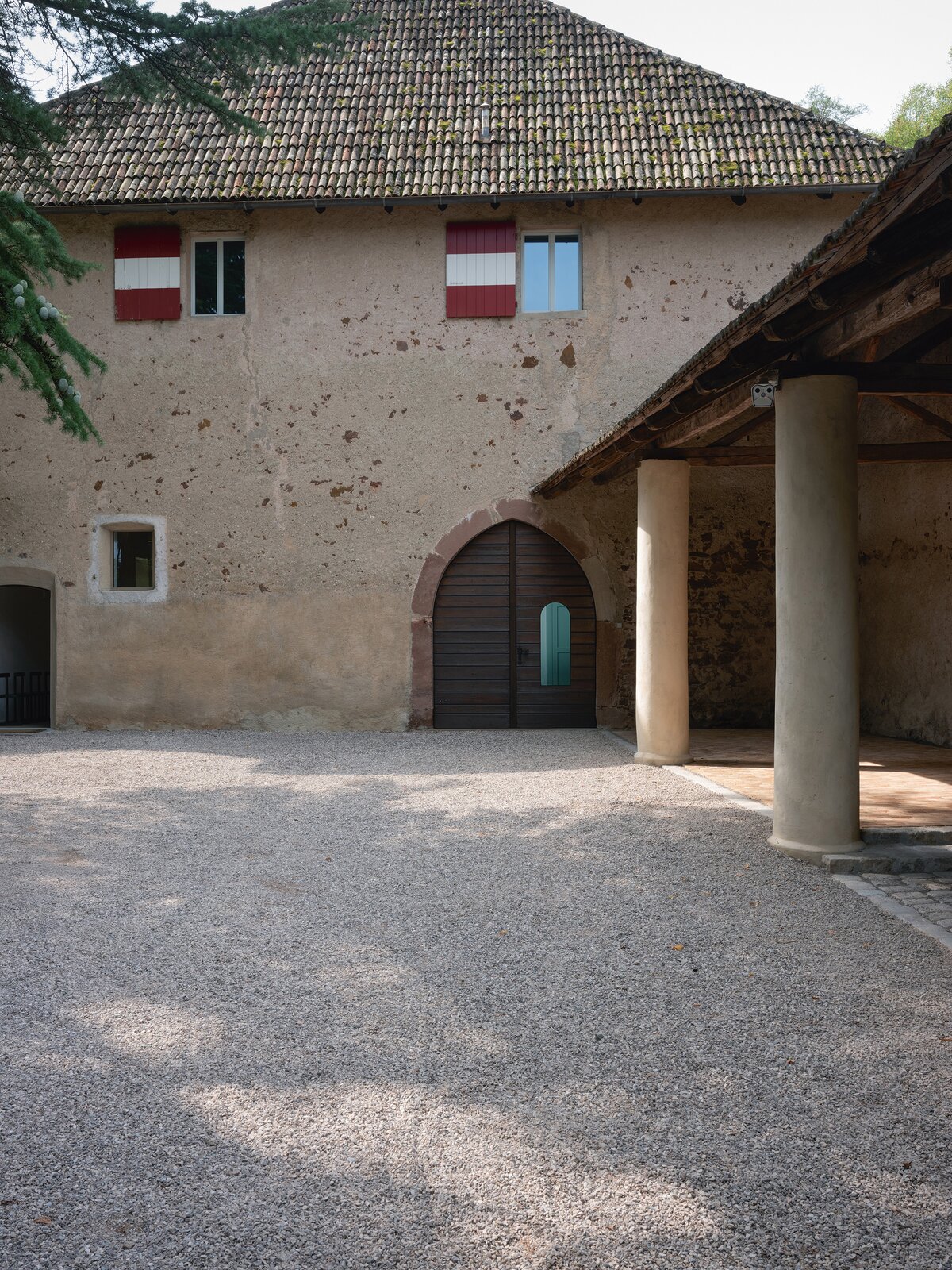 Photo 2 of 17 in Castello Ganda Art Library by Martin Feiersinger ...