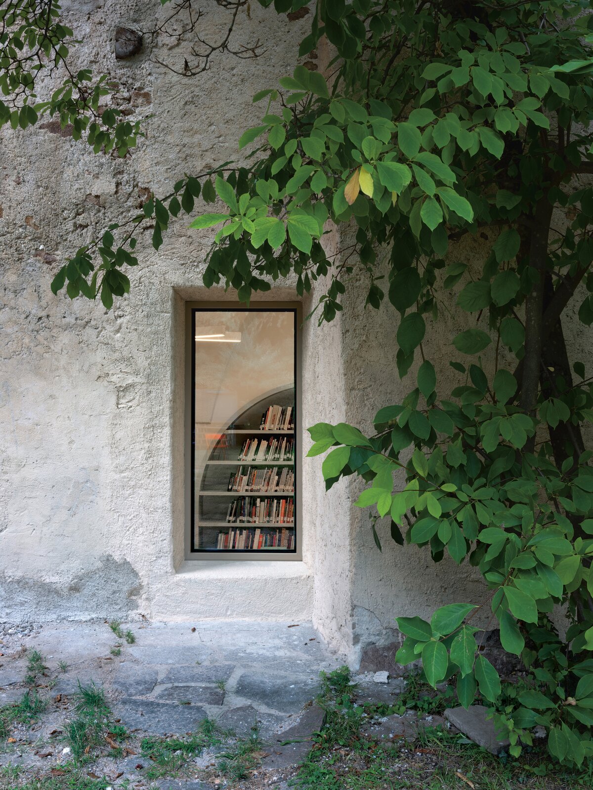 Photo 9 of 17 in Castello Ganda Art Library by Martin Feiersinger ...