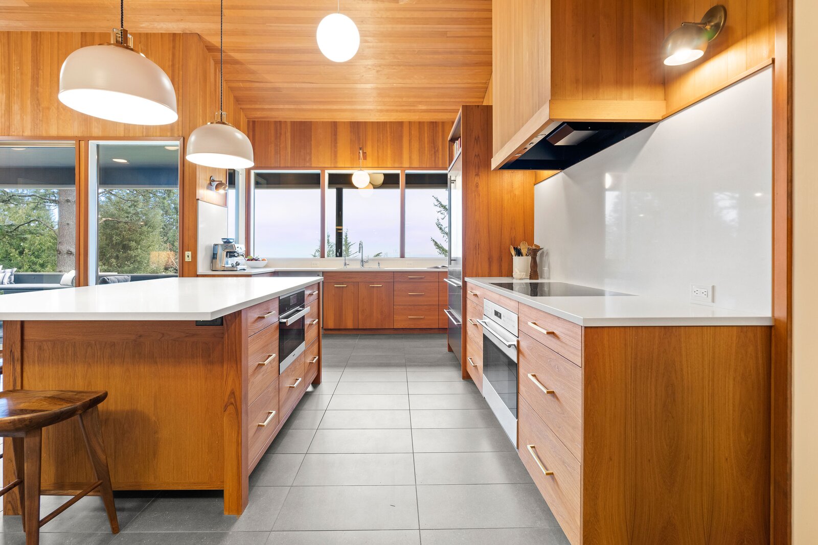 Photo 12 of 45 in Expansive Portland Mid-century Showpiece by Traci ...