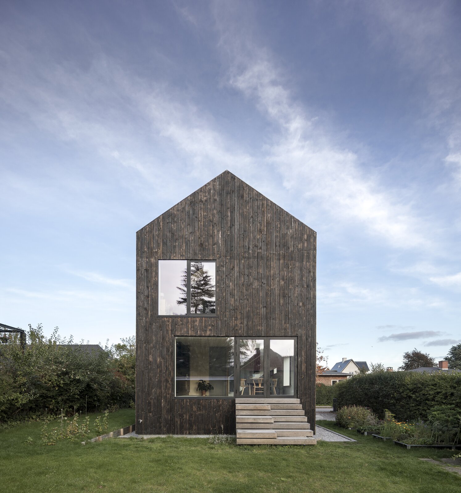 Photo 15 of 33 in Villa Wood / Digital possibilities in an archetypical wood house by Henriette ...