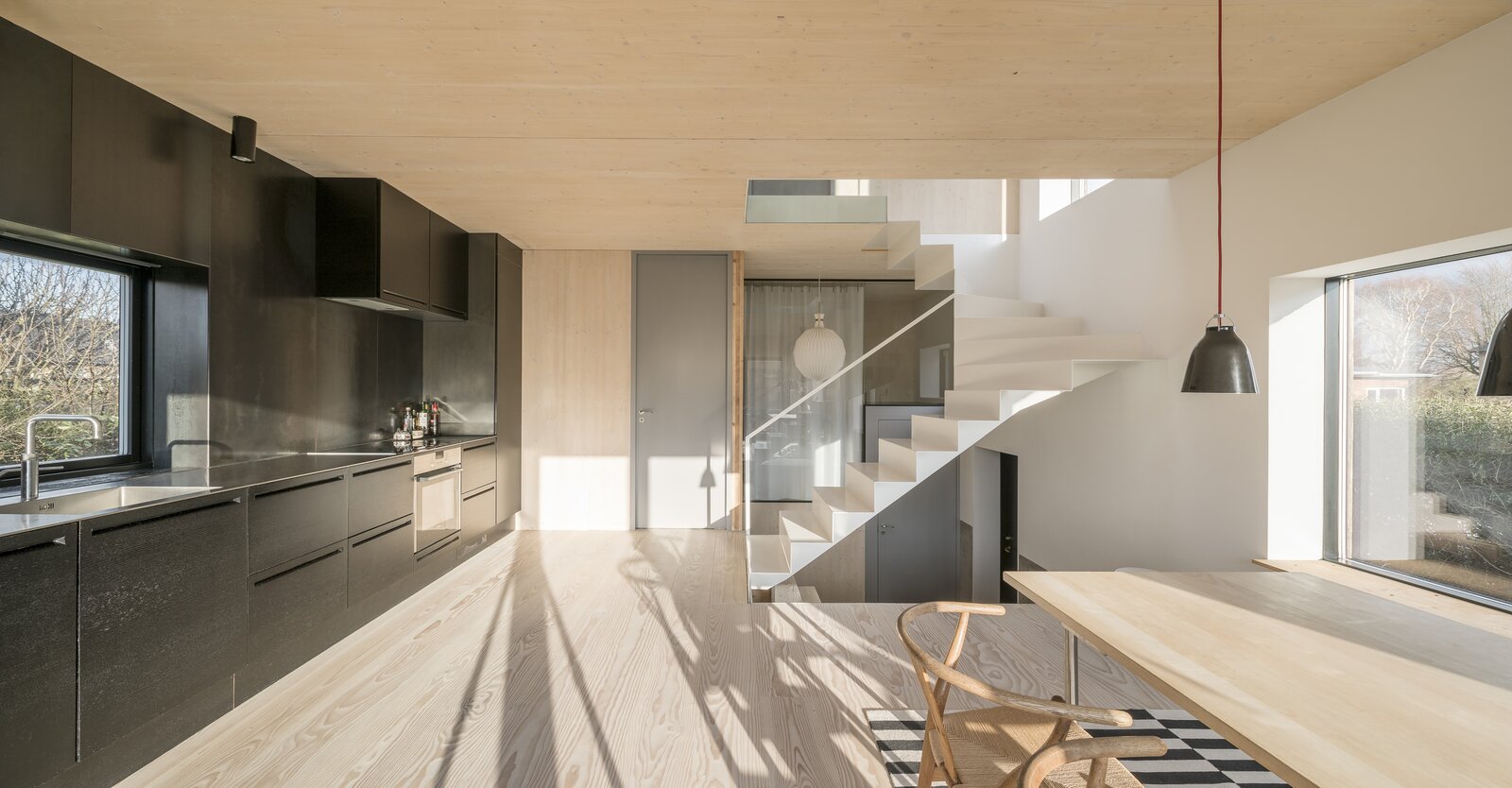 Photo 6 of 33 in Villa Wood / Digital possibilities in an archetypical ...