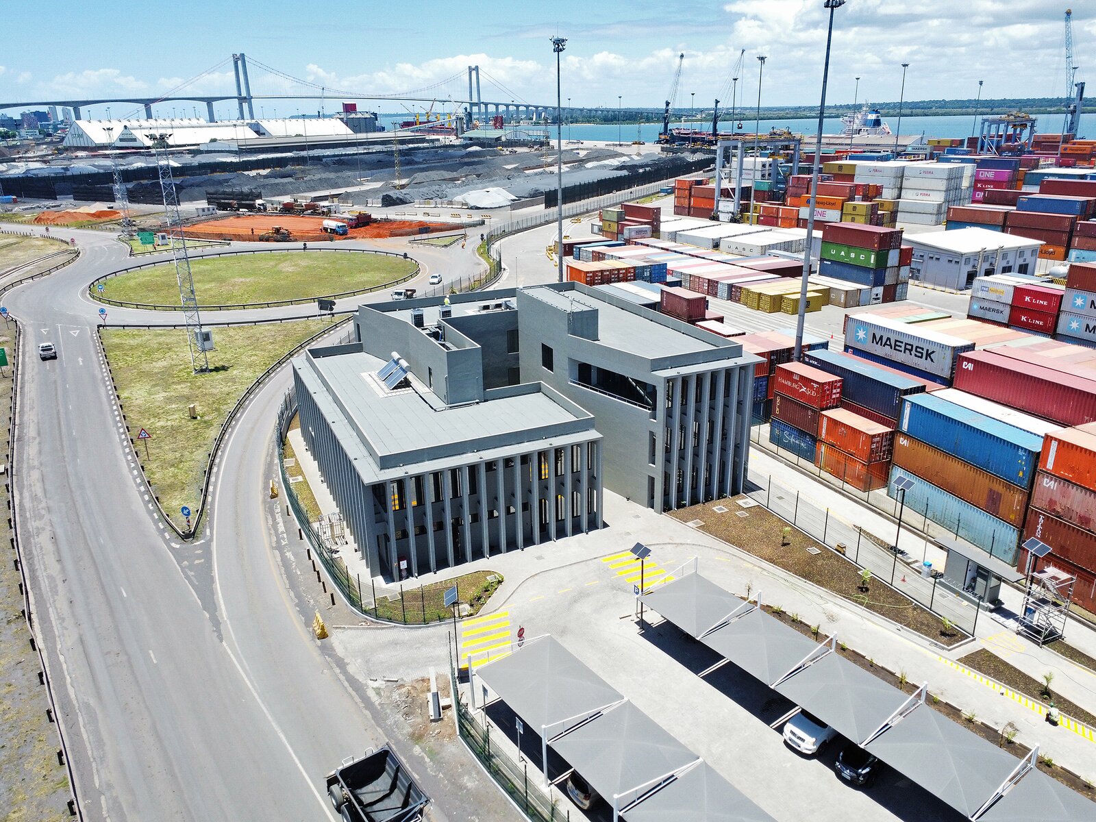 Photo 7 of 42 in DP World Headquarters – Port of Maputo by João Athayde ...