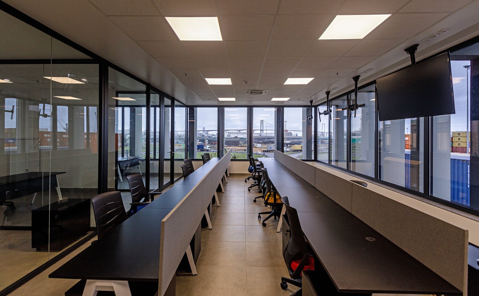 Photo 1 of 42 in DP World Headquarters – Port of Maputo by João Athayde ...