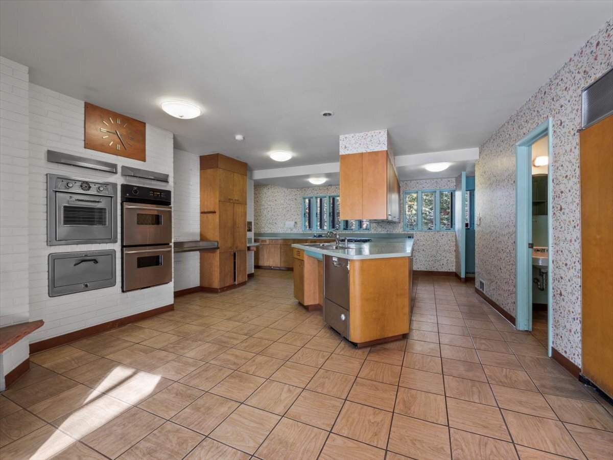 Photo 7 of 14 in Time Capsule Custom Mid-century home on 5.48 acres ...