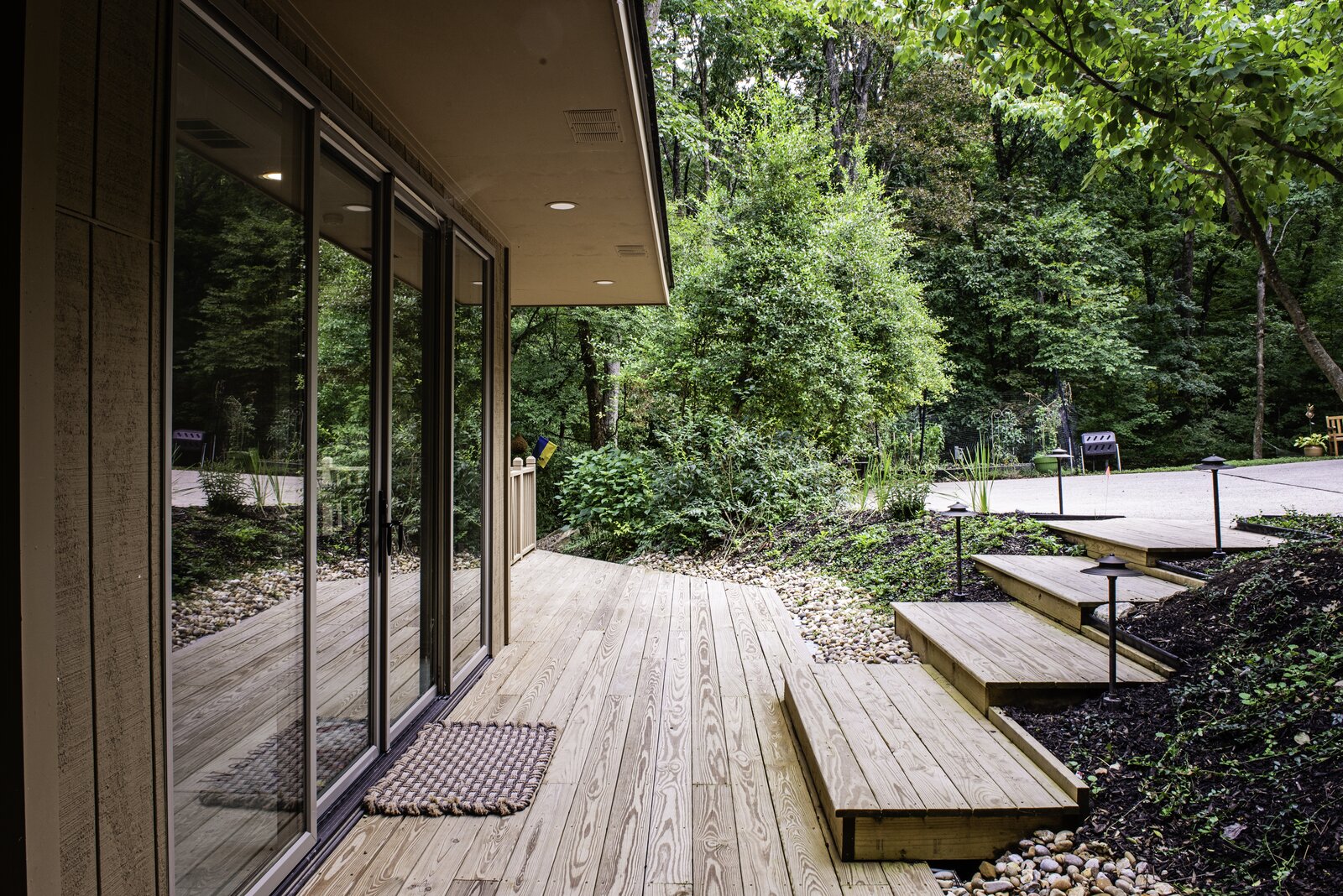 Lakeshore Pool House (6 Photos) - Dwell