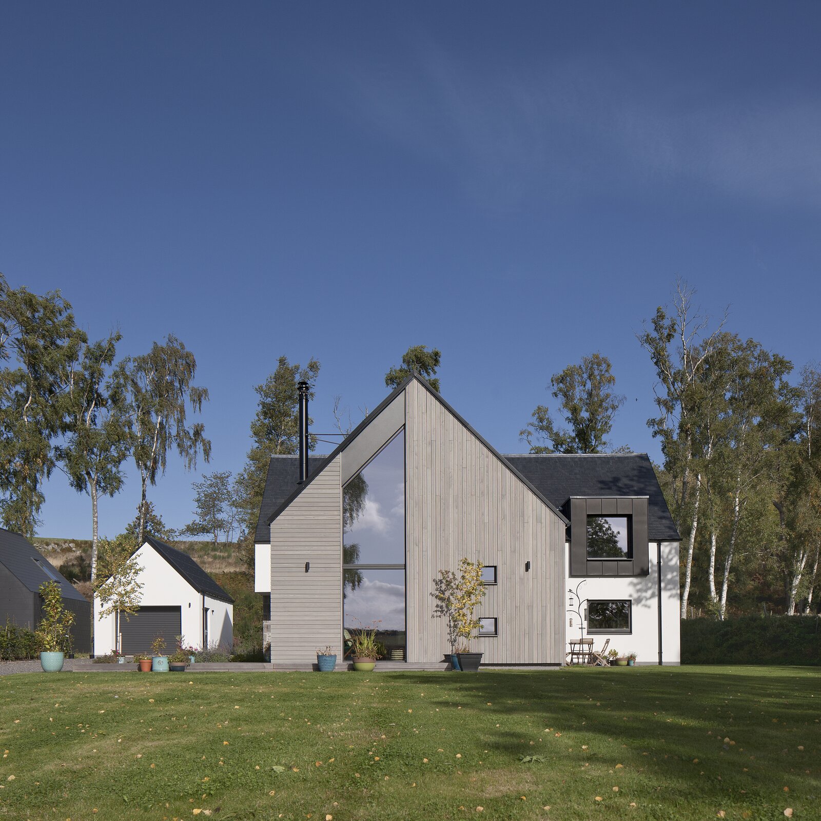 Tummel (3 Photos) - Dwell