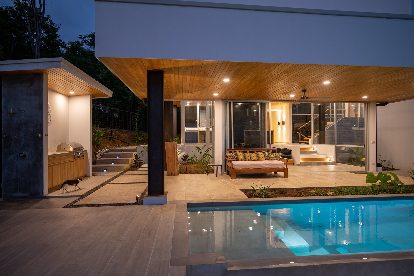 Photo 14 of 17 in Casa Endless Summer by James Shaffer - Dwell