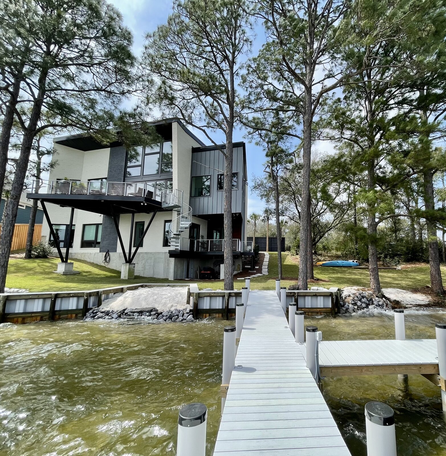 Photo 1 of 14 in The Bayou House by isidro dunbar MODERN INTERIORS - Dwell