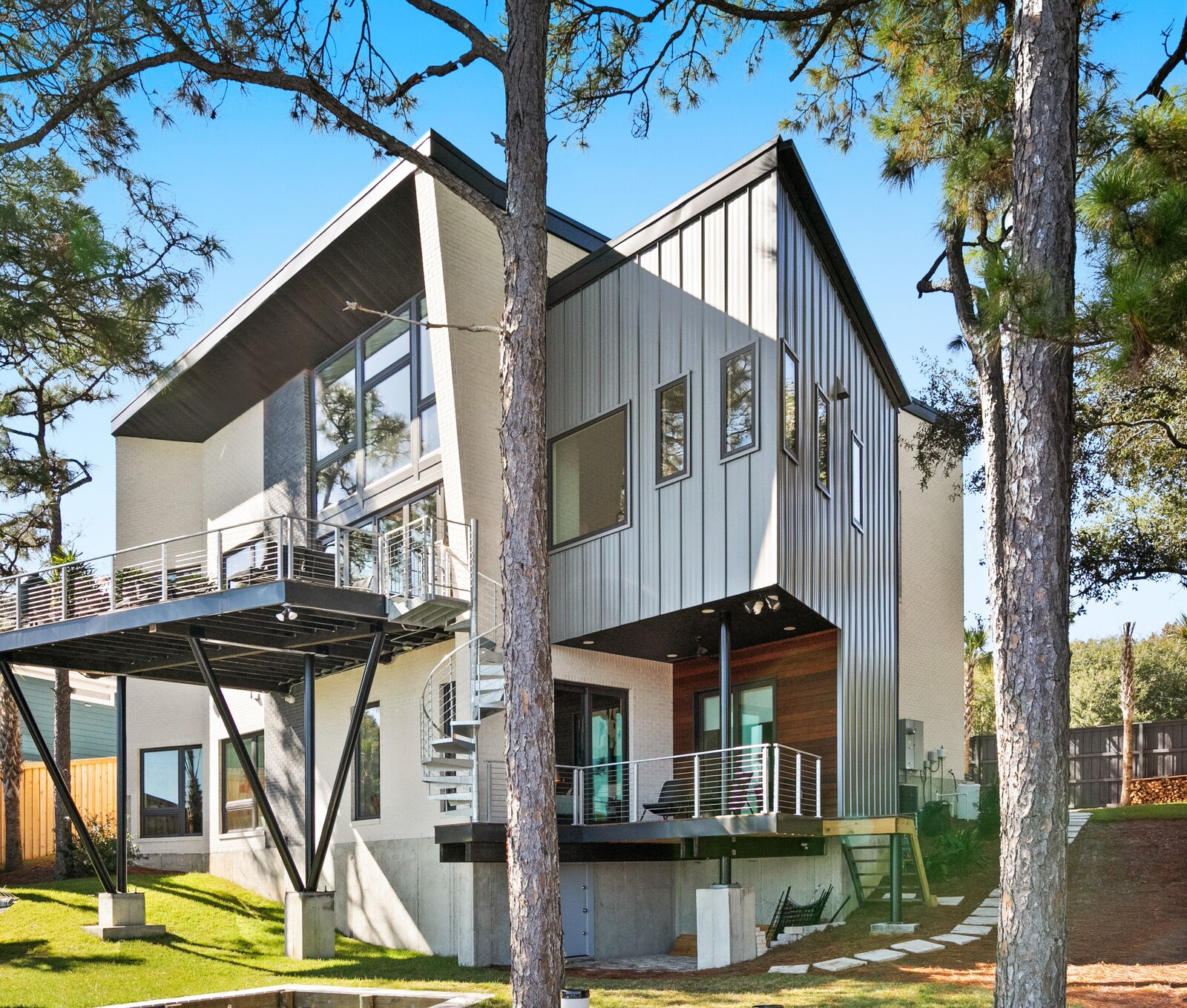 Photo 1 of 14 in The Bayou House by isidro dunbar MODERN INTERIORS - Dwell