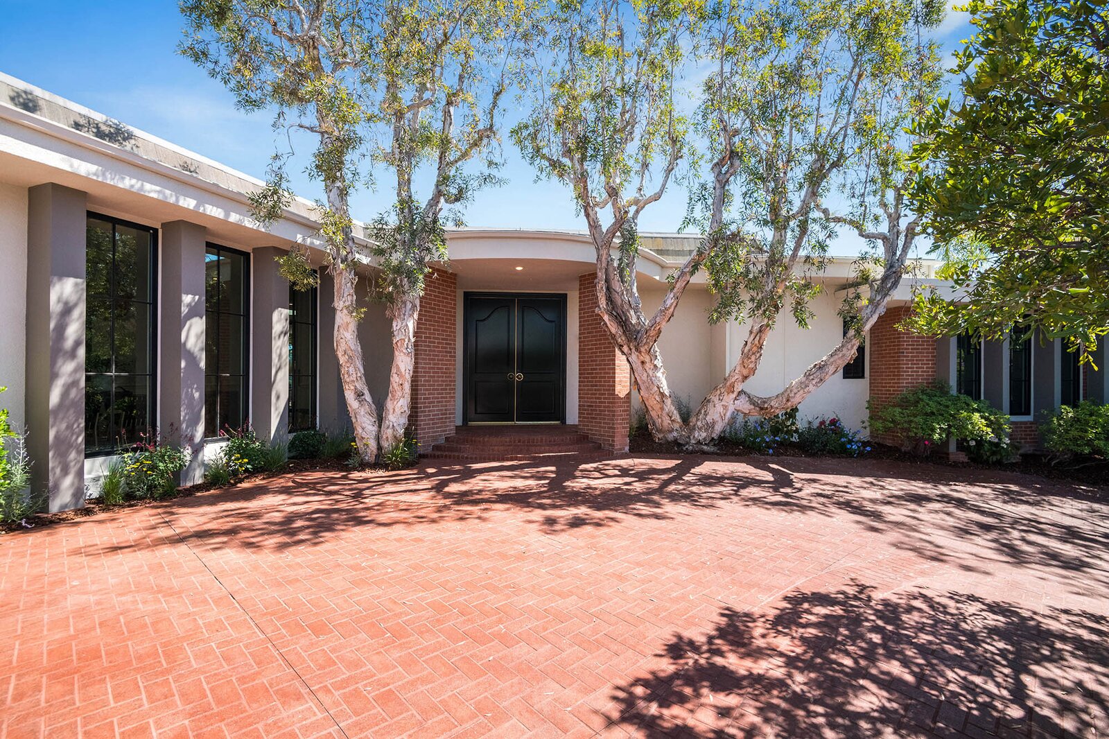 Photo 1 of 11 in The Scarlett Estate by Donovan Healey - Dwell