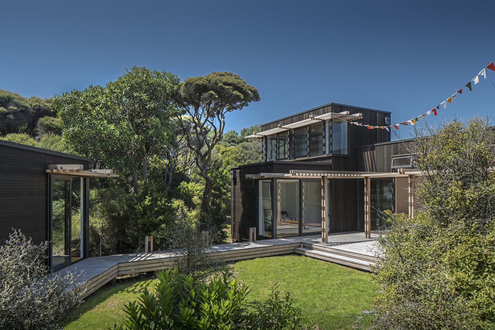 Photo 7 of 10 in Peka Peka House II by Herriot Melhuish O'Neill ...