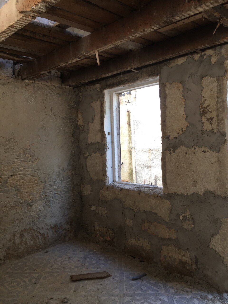 Photo 8 of 14 in Before & After: In Porto, a Tiny Home Emerges From ...